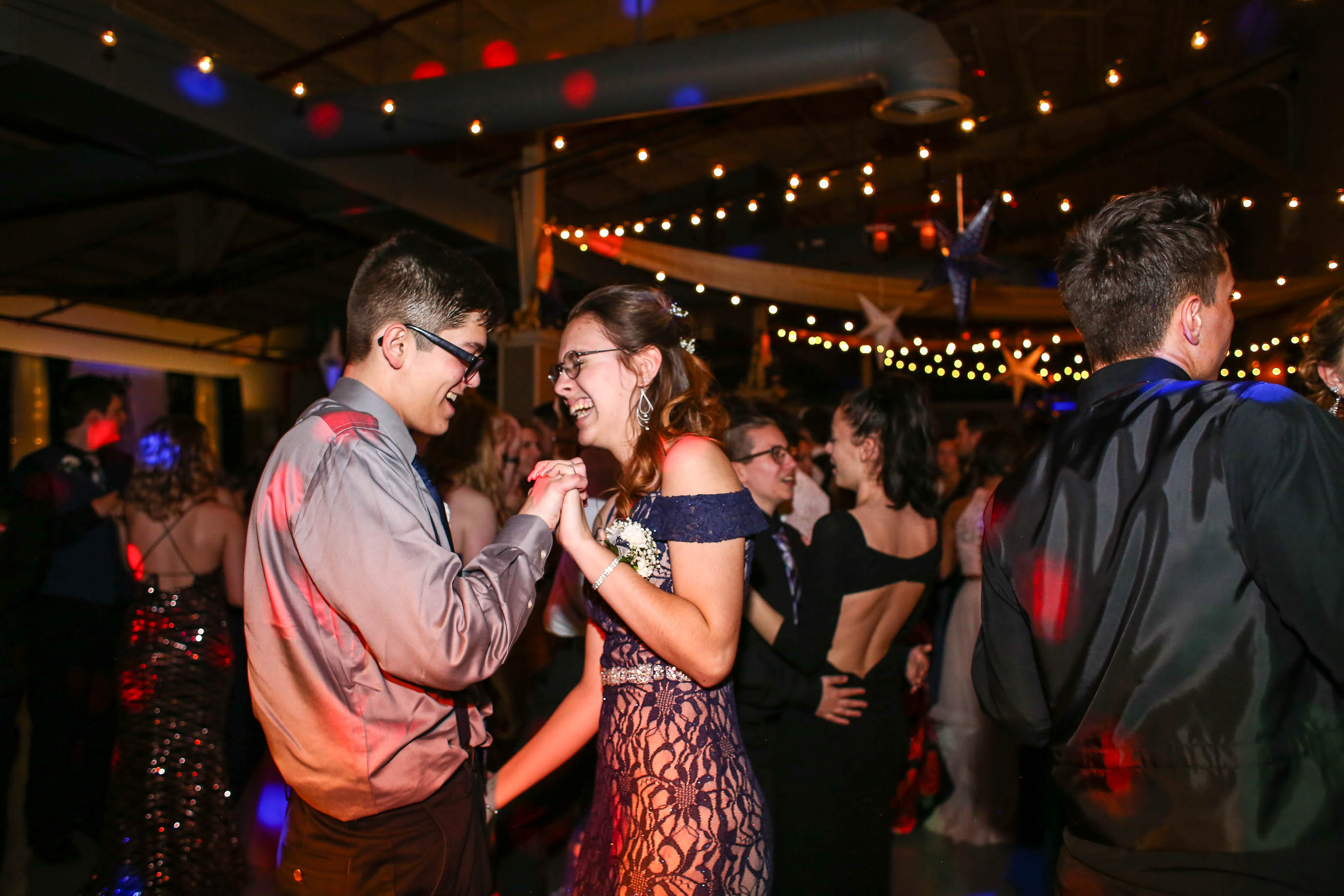 Reeths-Puffer goes to prom 2019 with A Starry Night in Paris theme ...