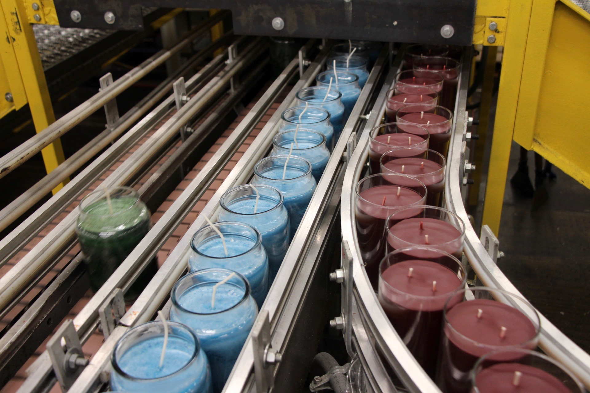 Take a virtual tour of Yankee Candle's manufacturing plant in Whately ...