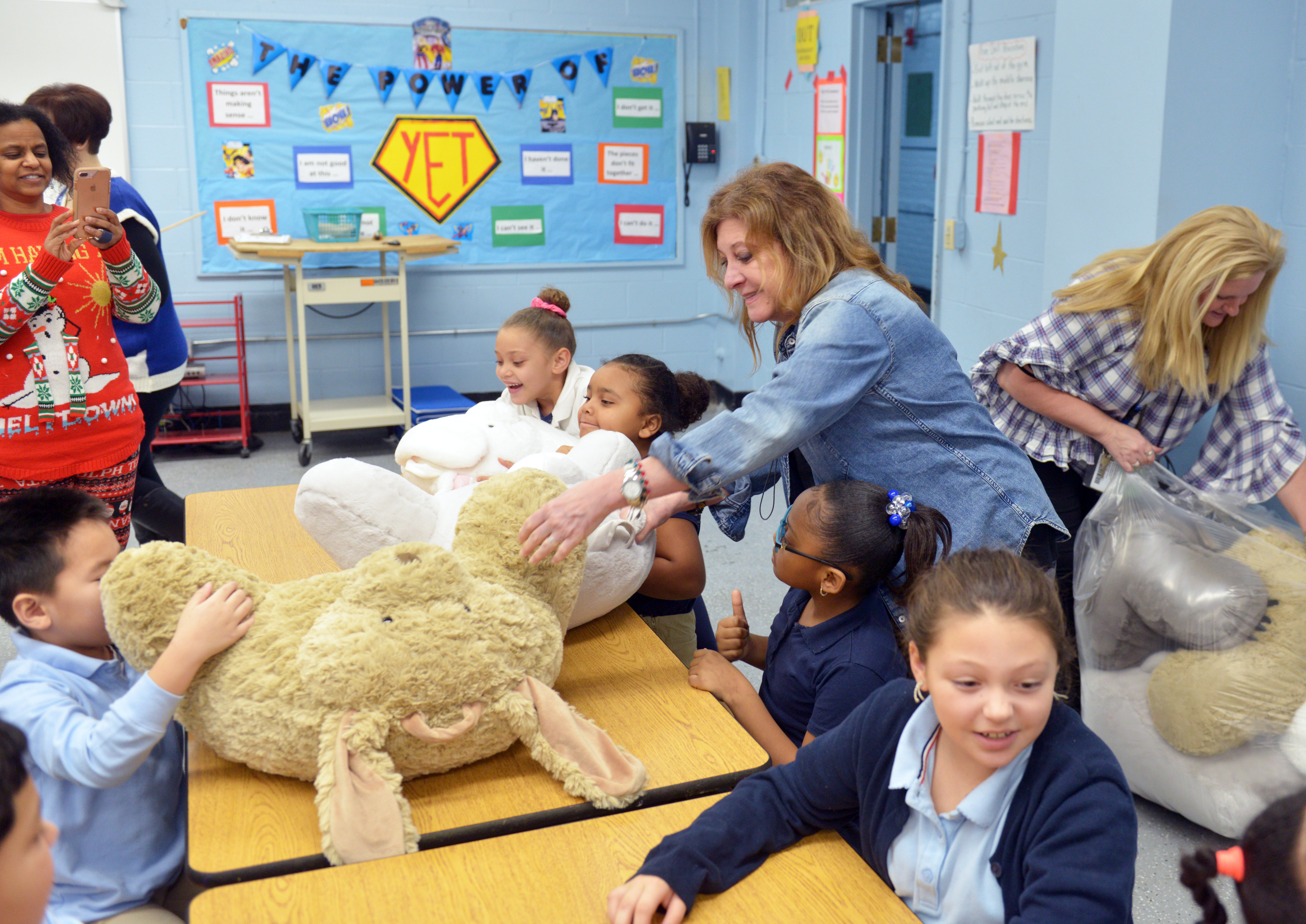 Dorman Elementary School kids in Springfield showered with bears from ...