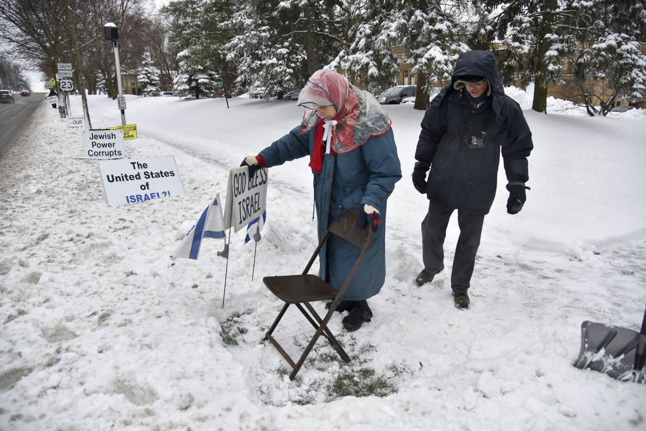 Anti-Israel and pro-Israel demonstrators find friendship amidst ...