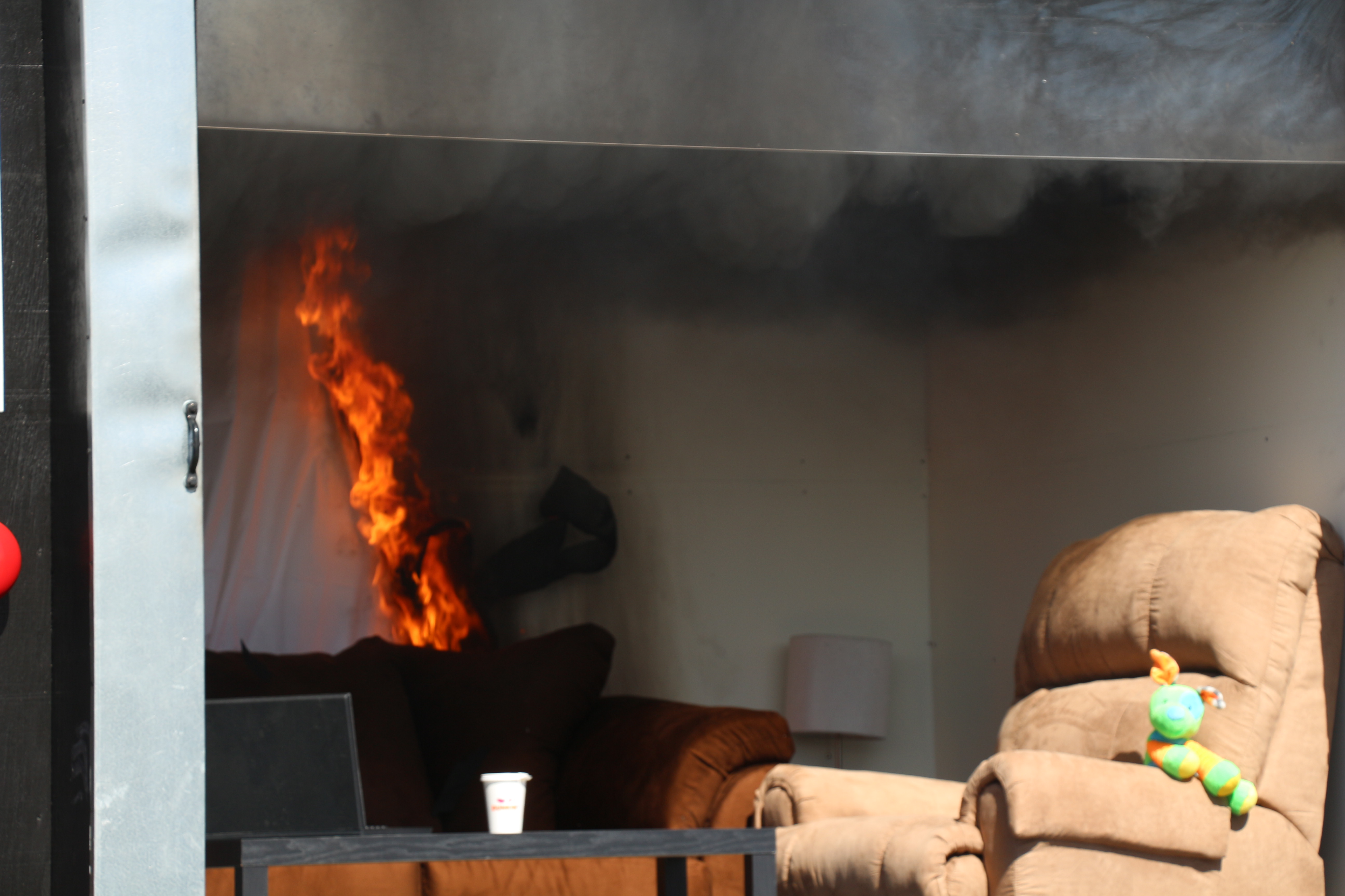 Before and after: A live burn without and without fire sprinklers ...