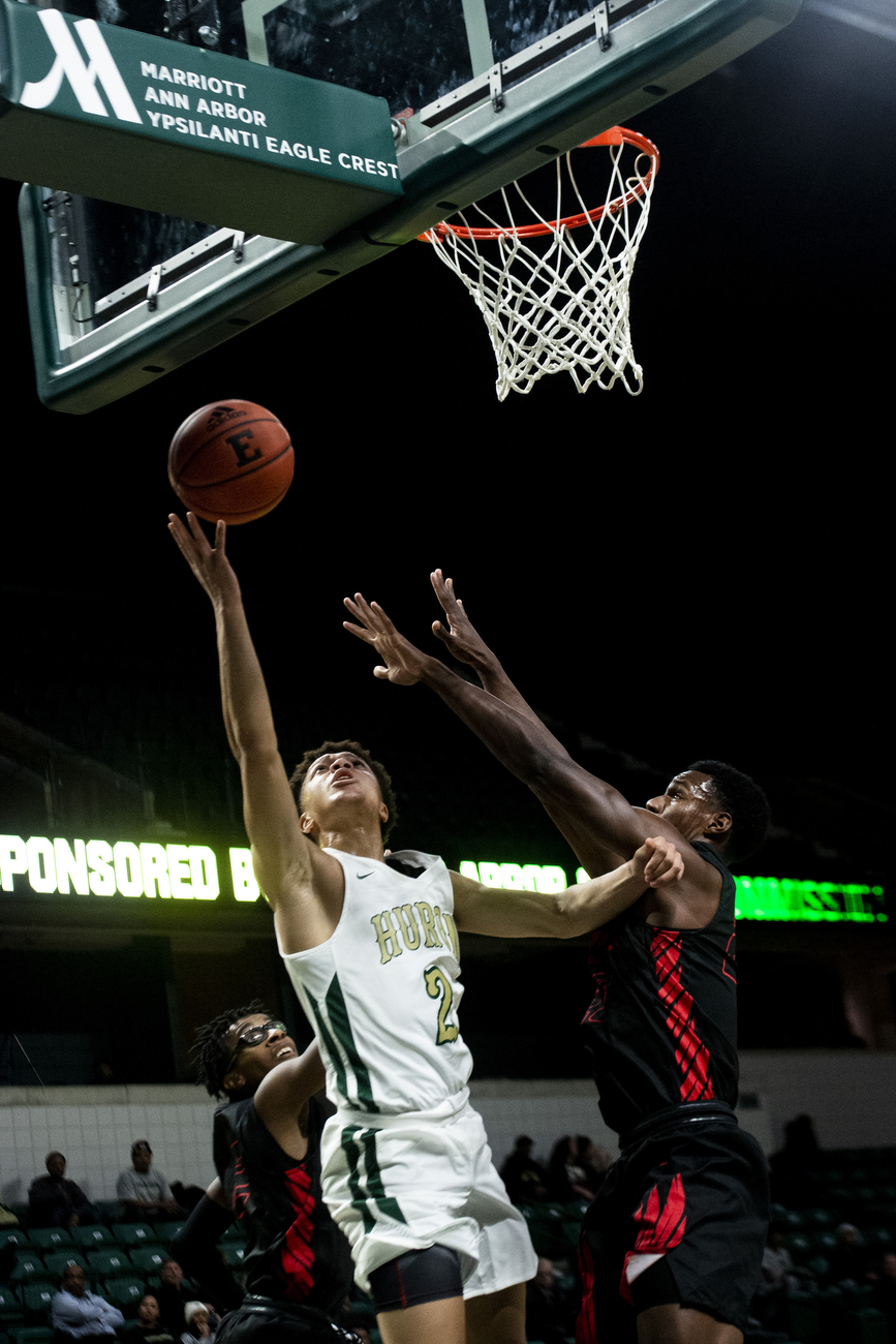 Ann Arbor Huron vs. Detroit Edison basketball at EMU Tip Off Classic ...