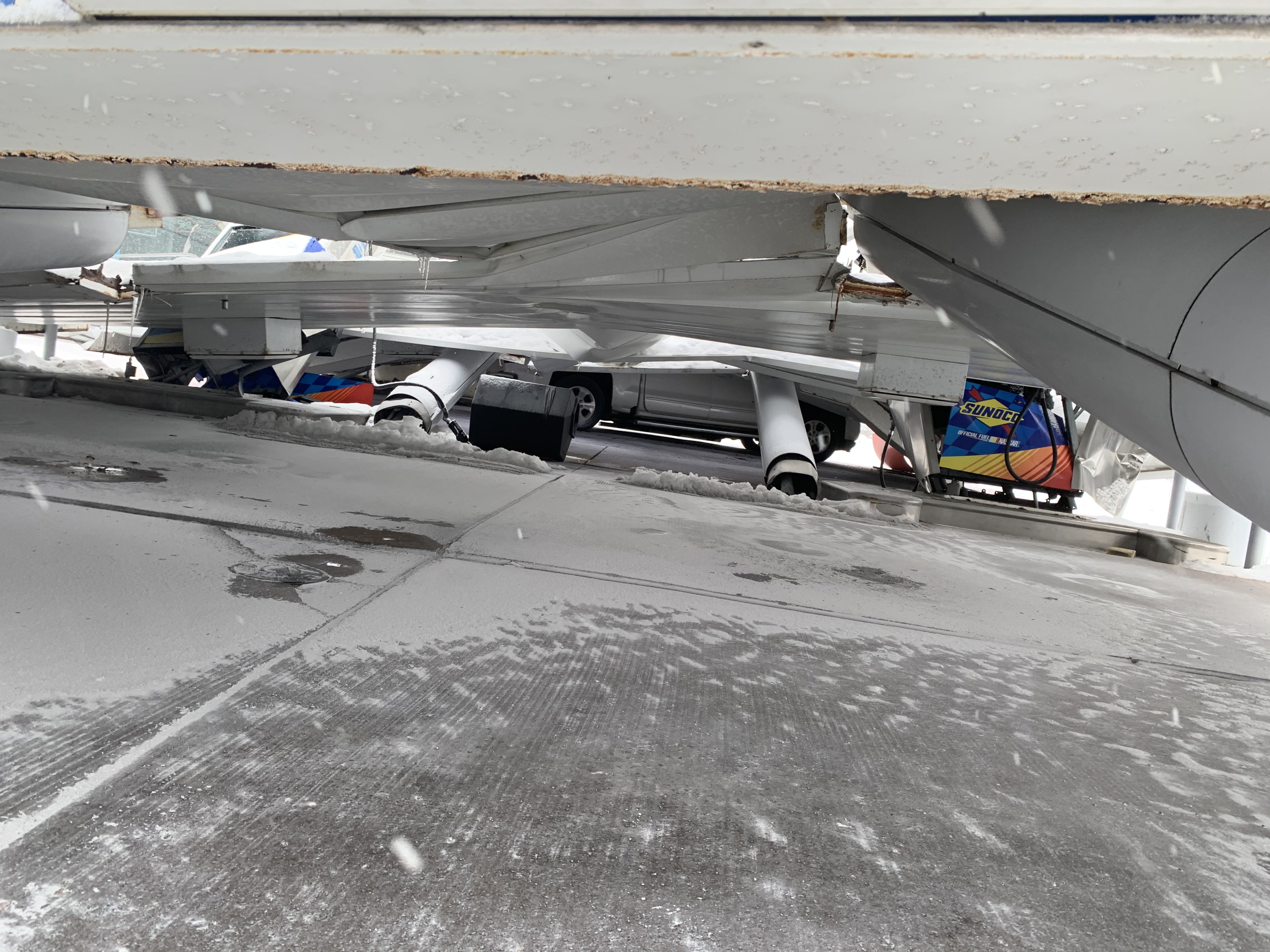 Canopy collapses at Cicero gas station - syracuse.com