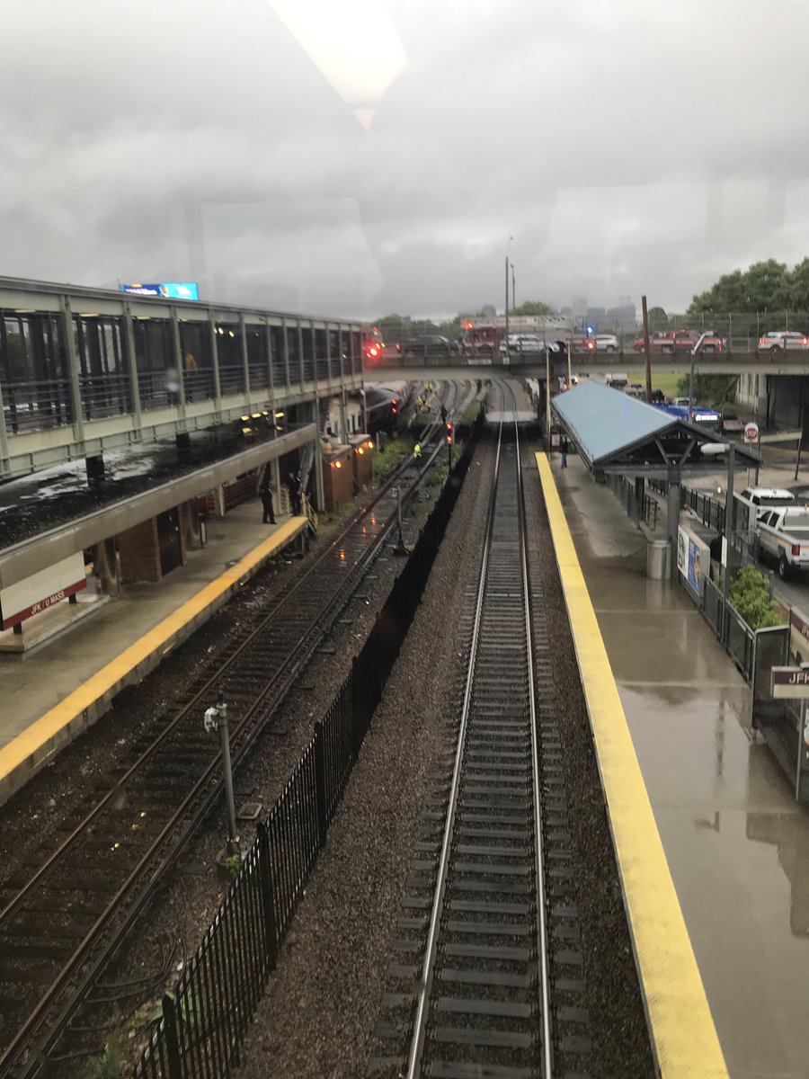 MBTA Red Line train derails, delaying morning commute - masslive.com