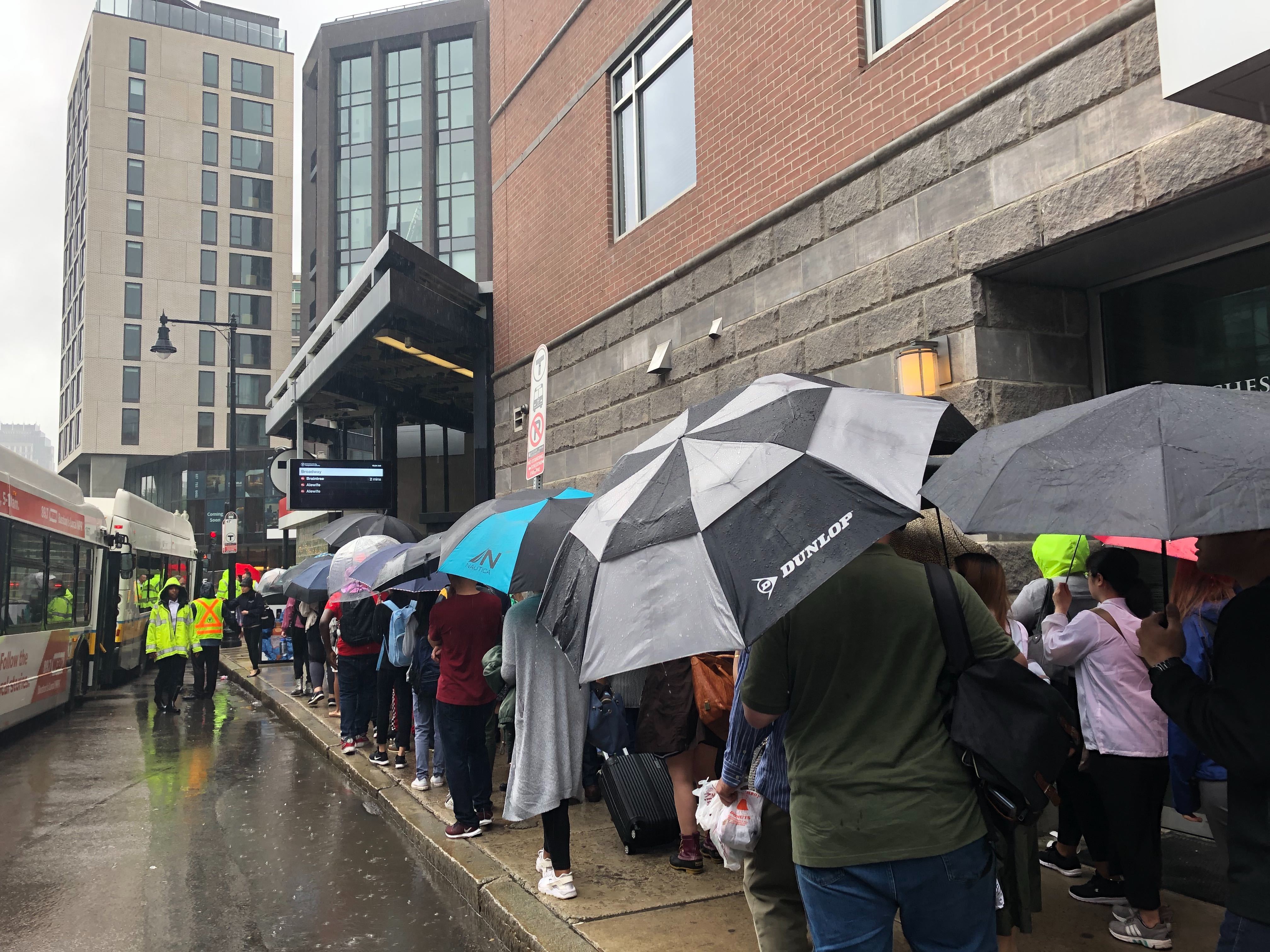 MBTA Red Line train derails, delaying morning commute - masslive.com