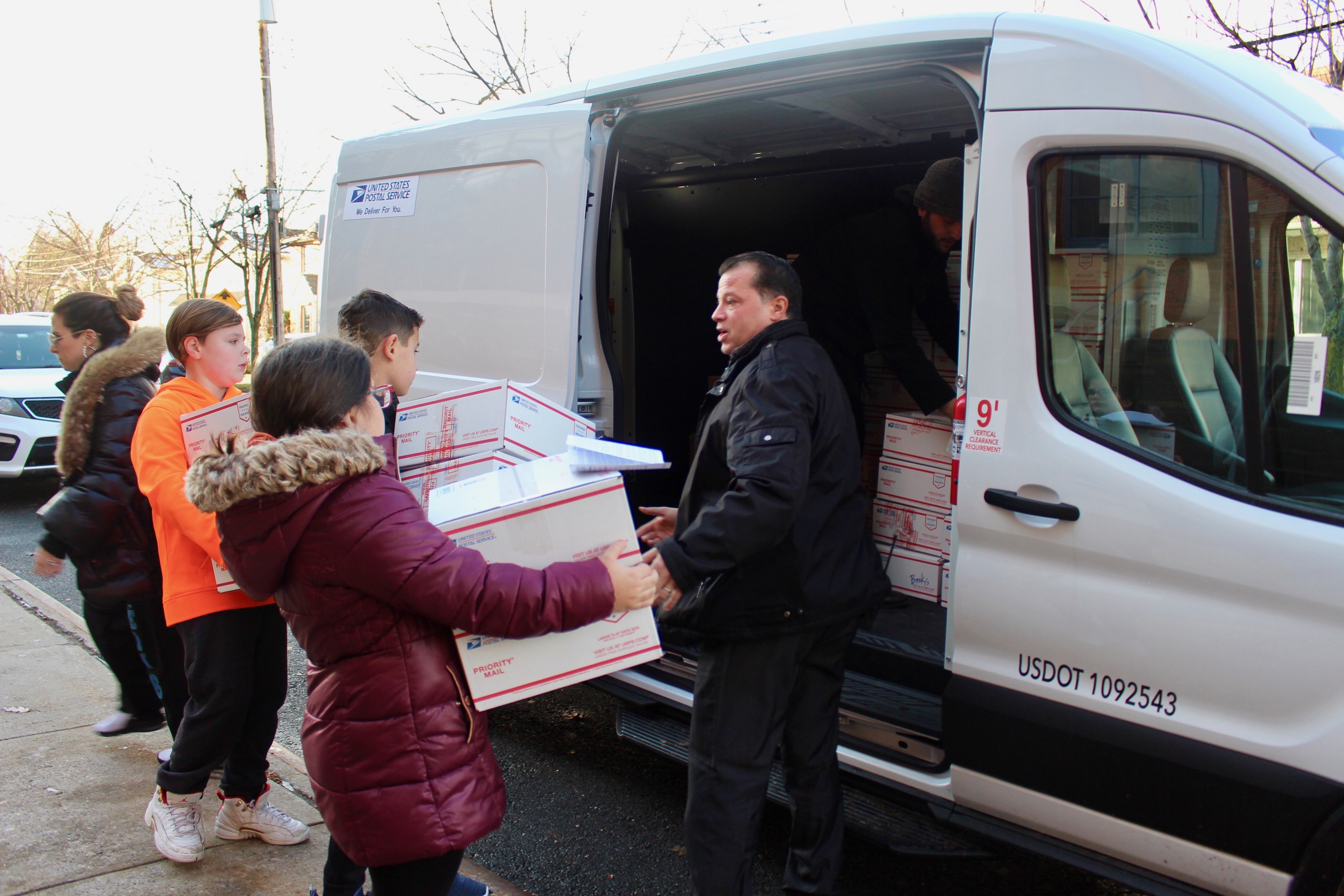 Operation Ollis sends hundreds of care packages to U.S. troops - silive.com