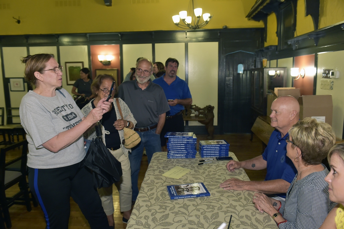 American Hockey League Hall of Fame member Bruce Landon stages book ...