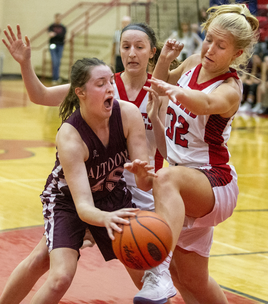 Cumberland Valley girls comeback on Altoona and win 40-39 - pennlive.com