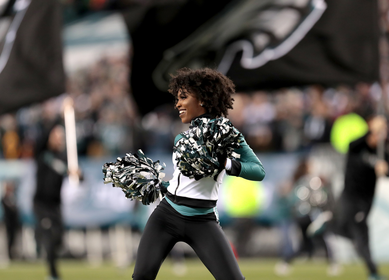 Eagles Cheerleaders perform during the game against the Redskins, Dec ...