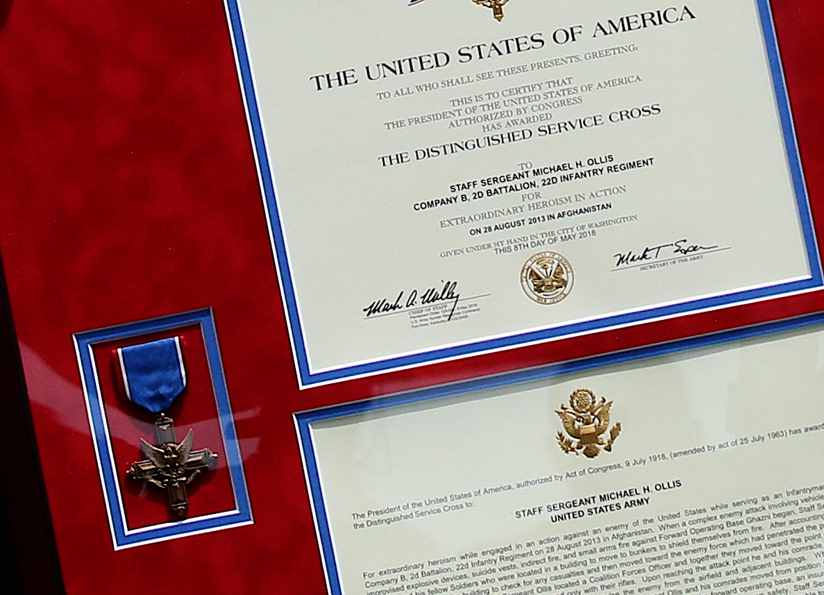 Army Sergeant Michael Ollis receives Distinguished Service Cross in ...