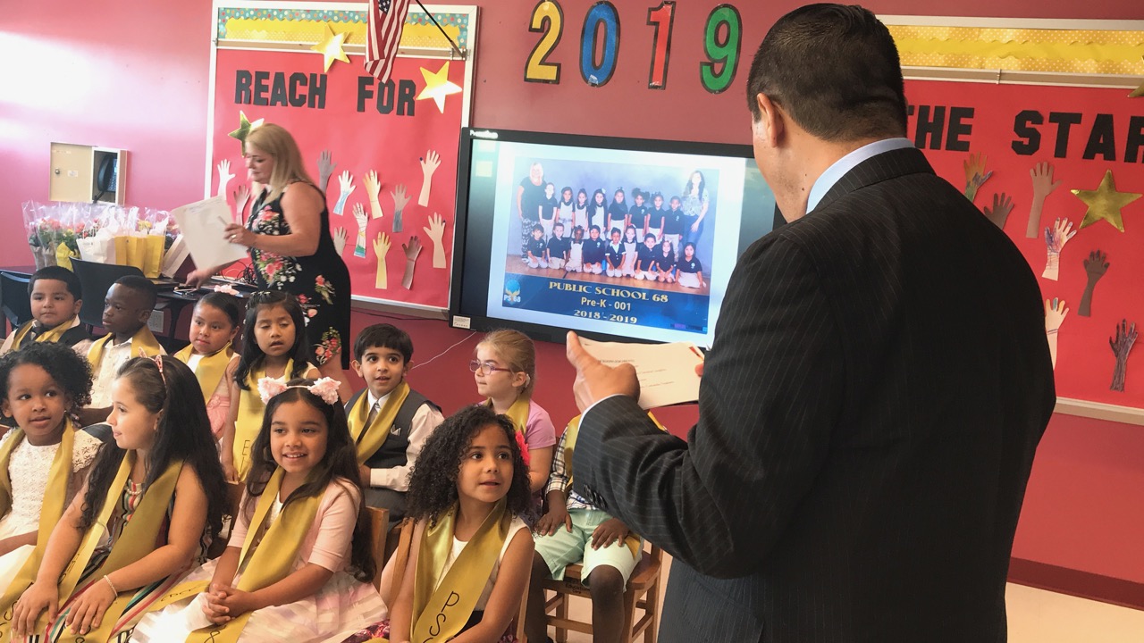 Schools chancellor visits PS 68 pre-K graduates - silive.com
