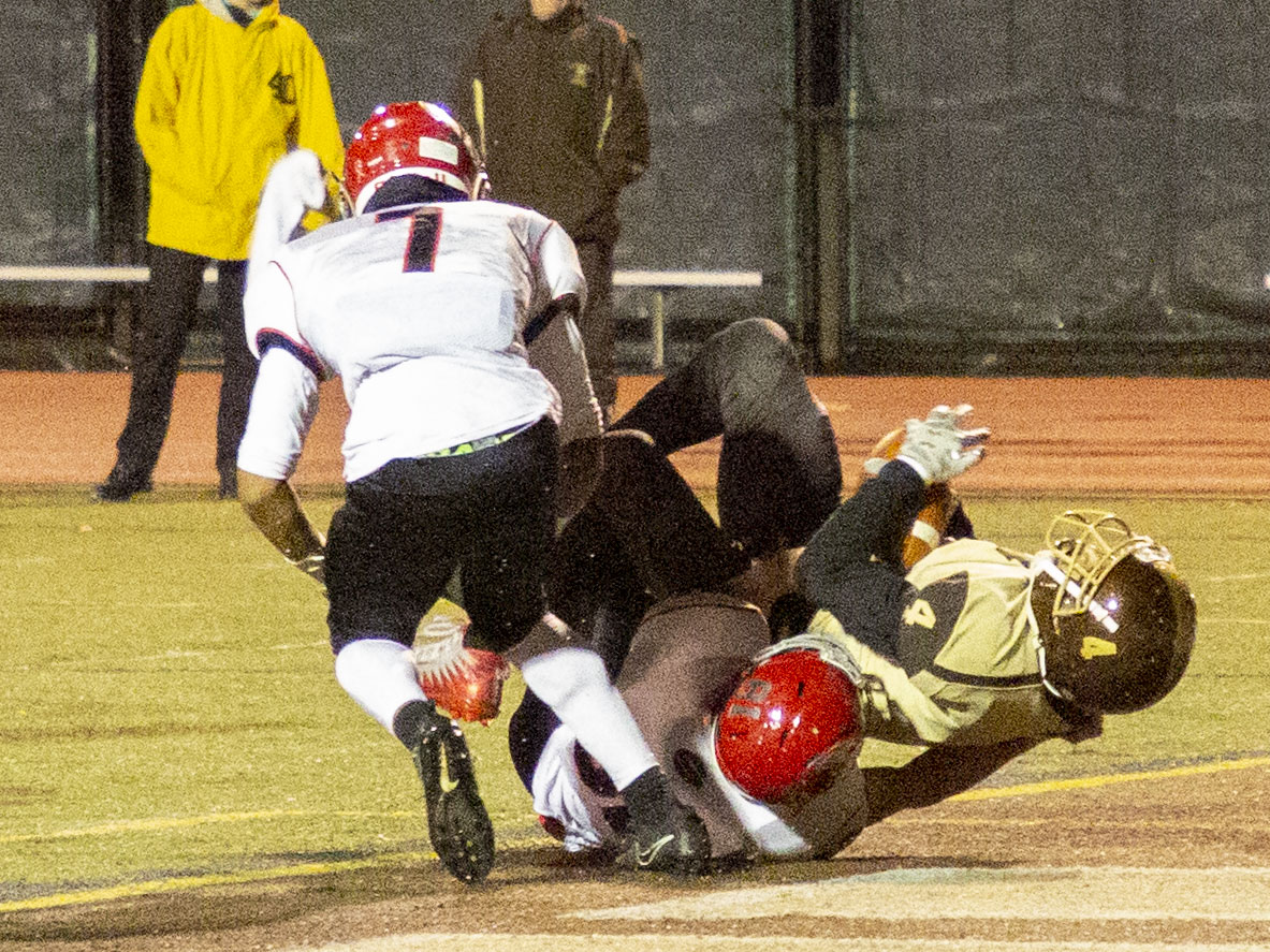 Milton Hershey 14, Susquehanna Township 6 in D3, 4A football playoffs ...