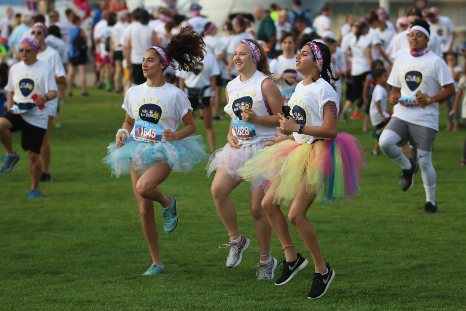 Color Run All-Star 5K runners take on colorful new look during the race ...