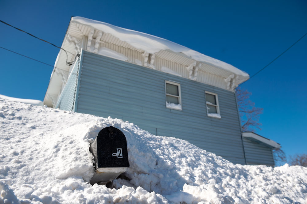 Deep snow, slushy floods left over from weekend blizzard in Upstate New ...