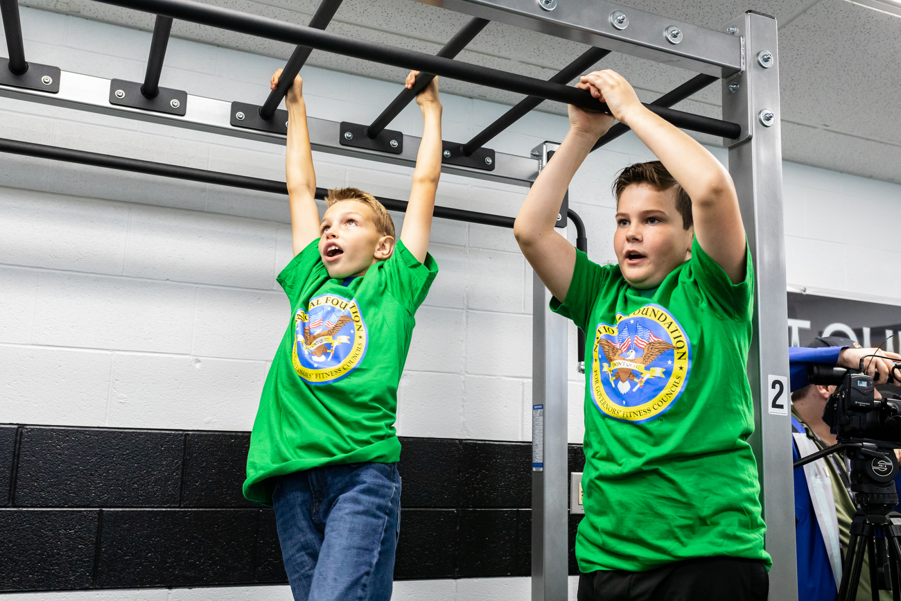 ‘Body by Jake’ Steinfeld helps elementary school get new fitness center ...
