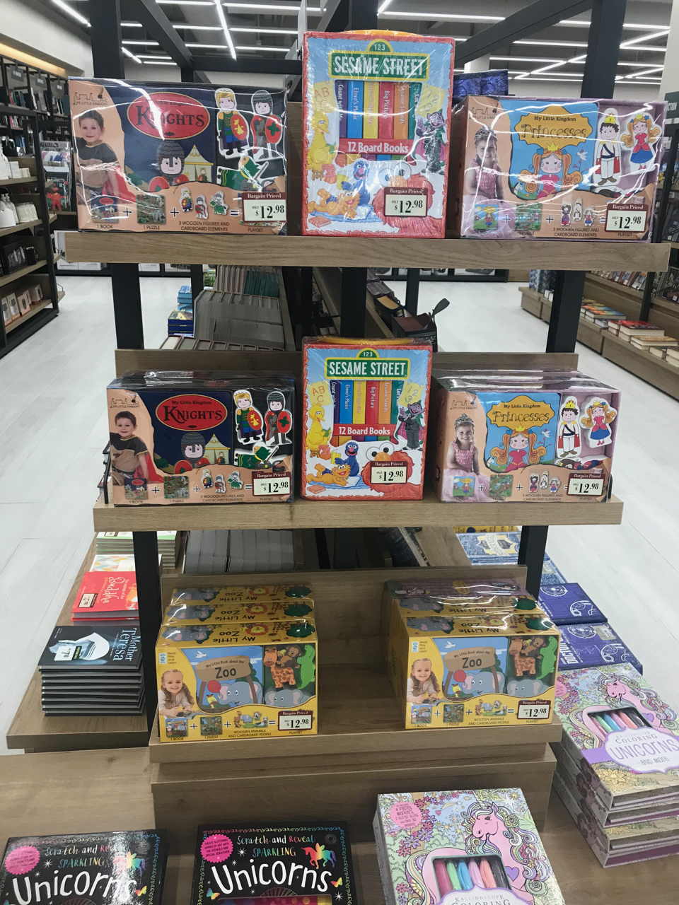 Sneak peek inside Staten Island's new Barnes & Noble - silive.com