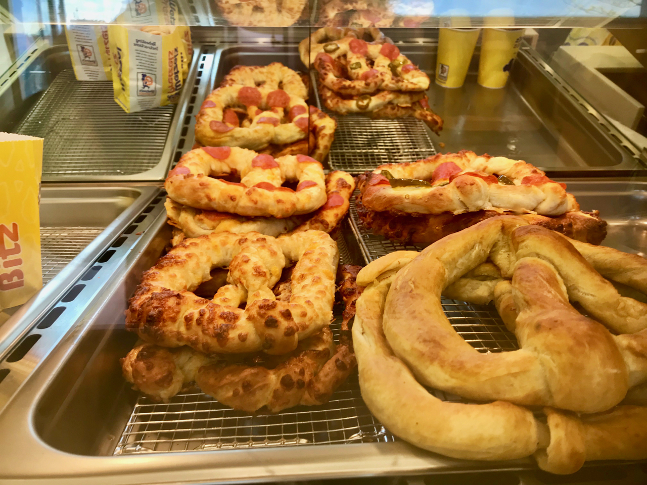 Empire Outlets Wetzel's Pretzels to offer beer - silive.com