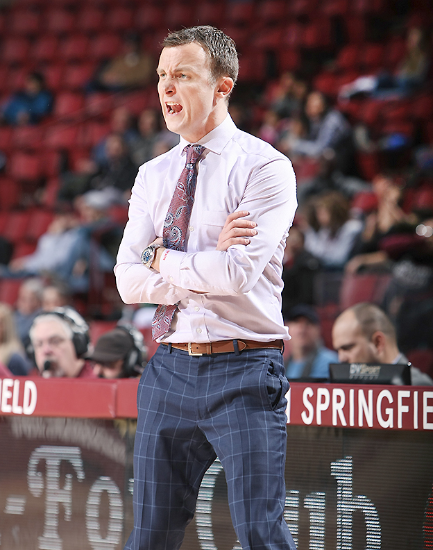 UMass Men's Basketball vs GW 1/18/20 - masslive.com