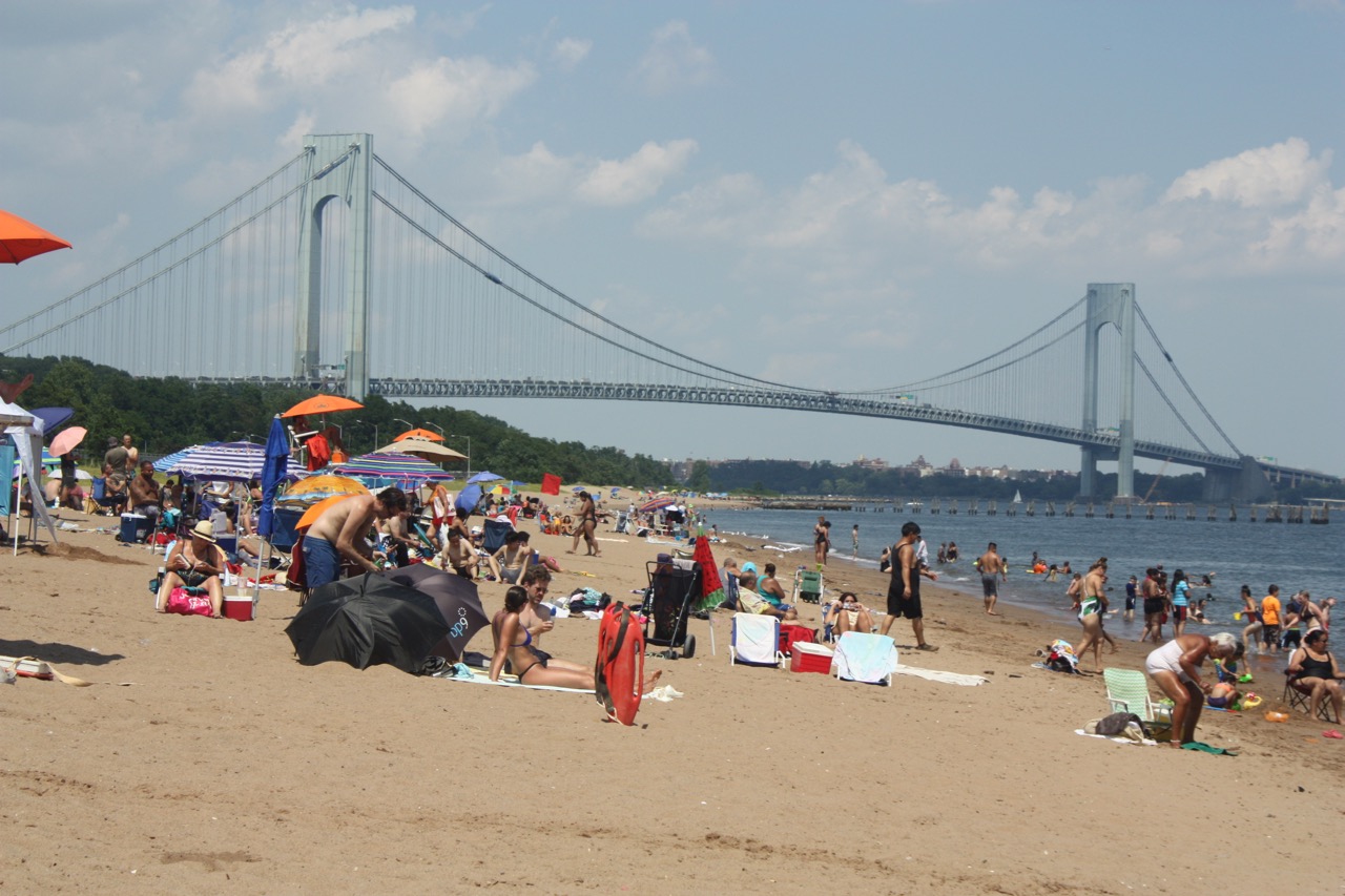 Beaches, sprinklers filled with Staten Islanders during NYC heat wave ...