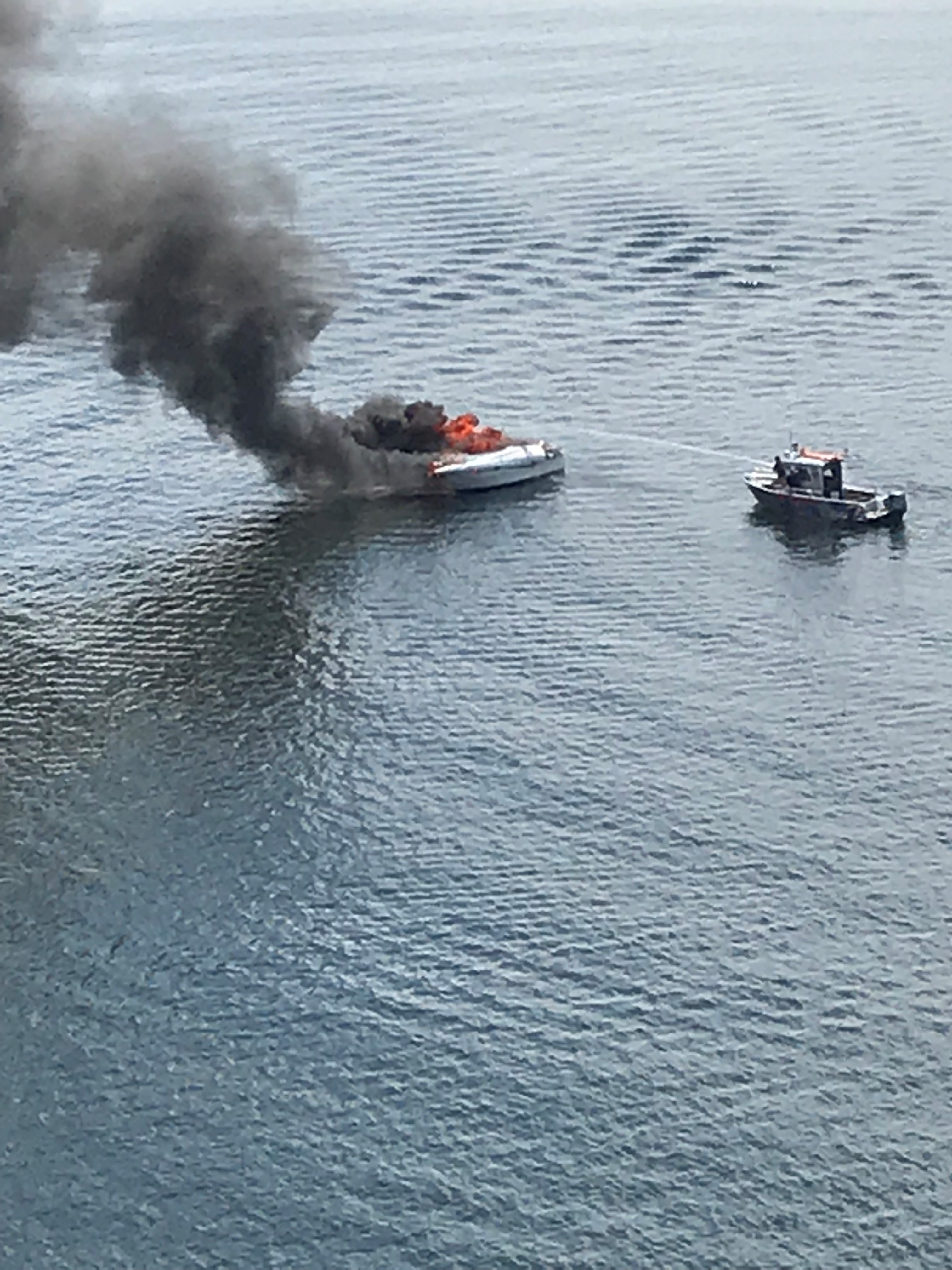 Flames engulf boat on Oneida Lake - syracuse.com