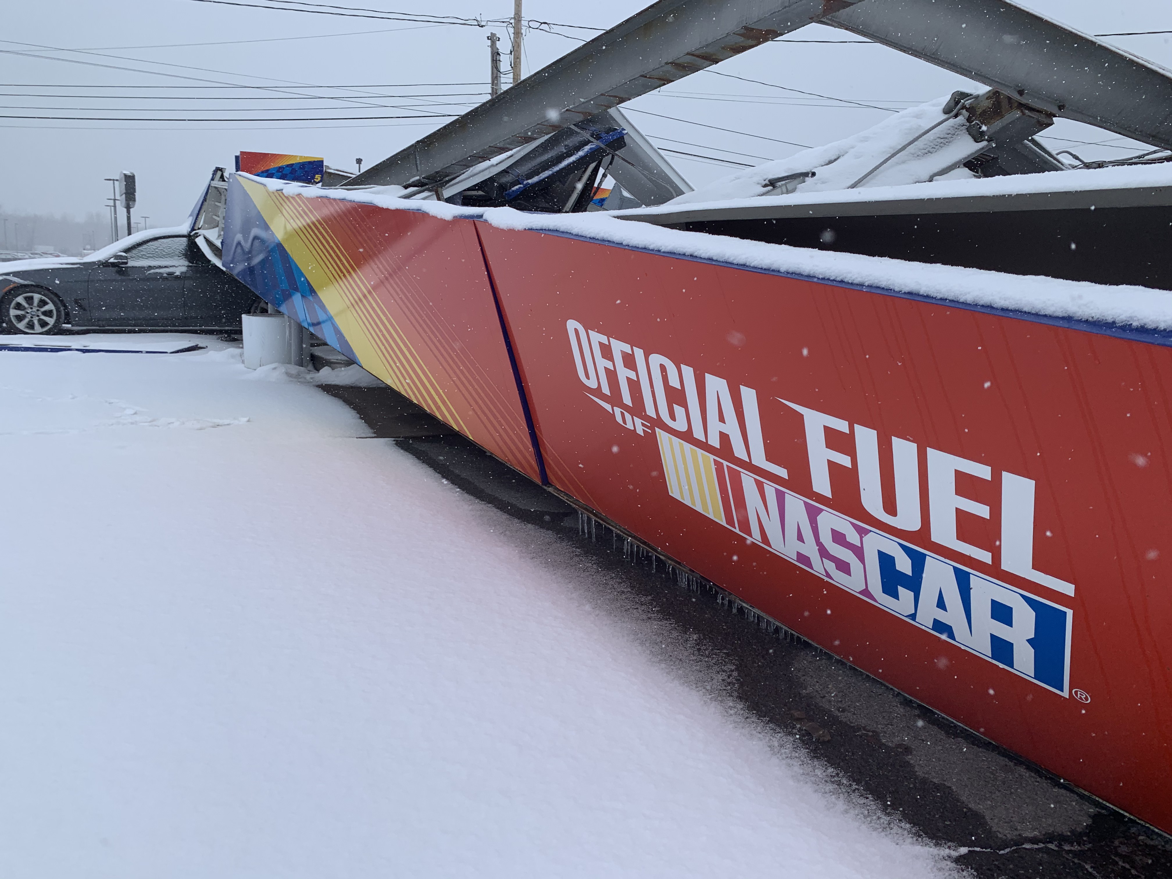 Canopy collapses at Cicero gas station - syracuse.com