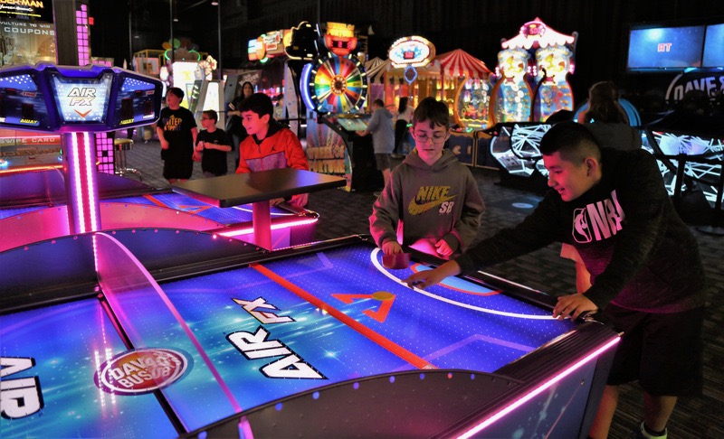PS 69 fifth-graders play games at Dave & Buster's - silive.com