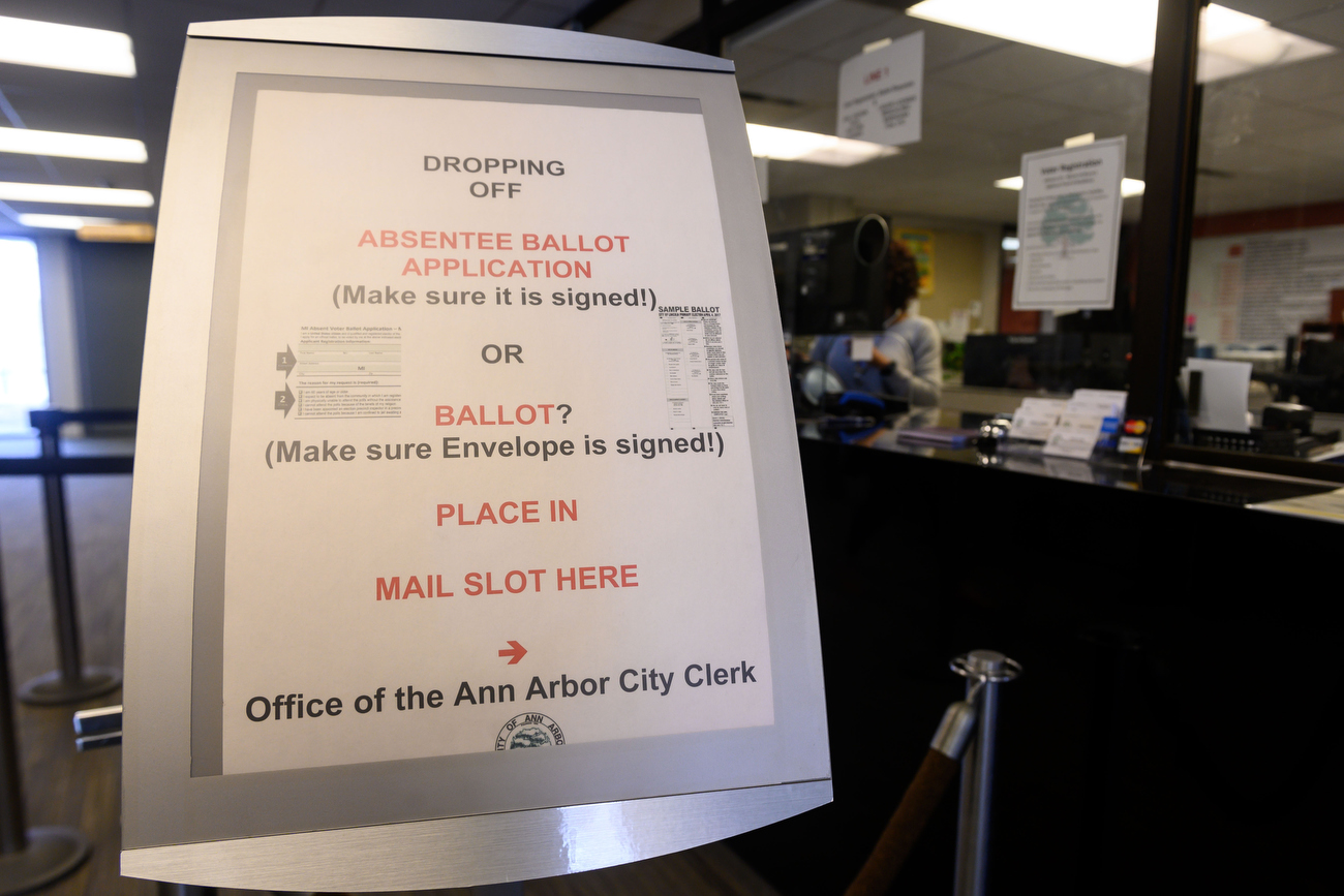 Voters cast absentee ballots for upcoming Michigan Democratic primary ...