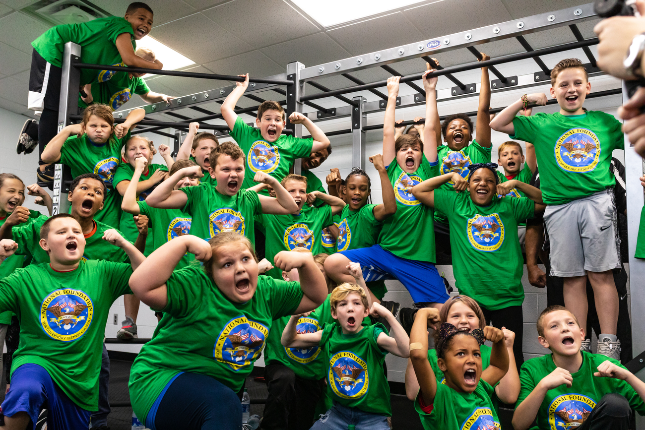 ‘Body by Jake’ Steinfeld helps elementary school get new fitness center ...