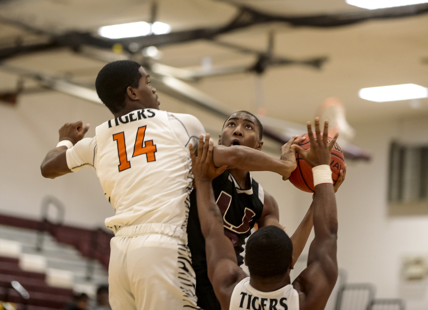 Boy's High School Basketball Linden Plays University - nj.com