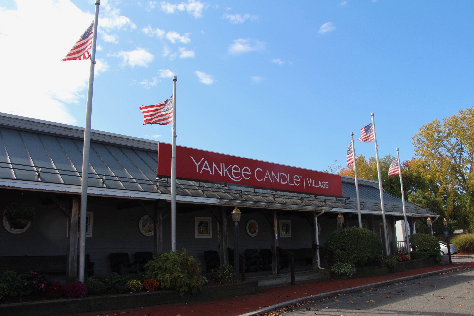 'The Scenter of the Universe': A look inside Yankee Candle Village ...