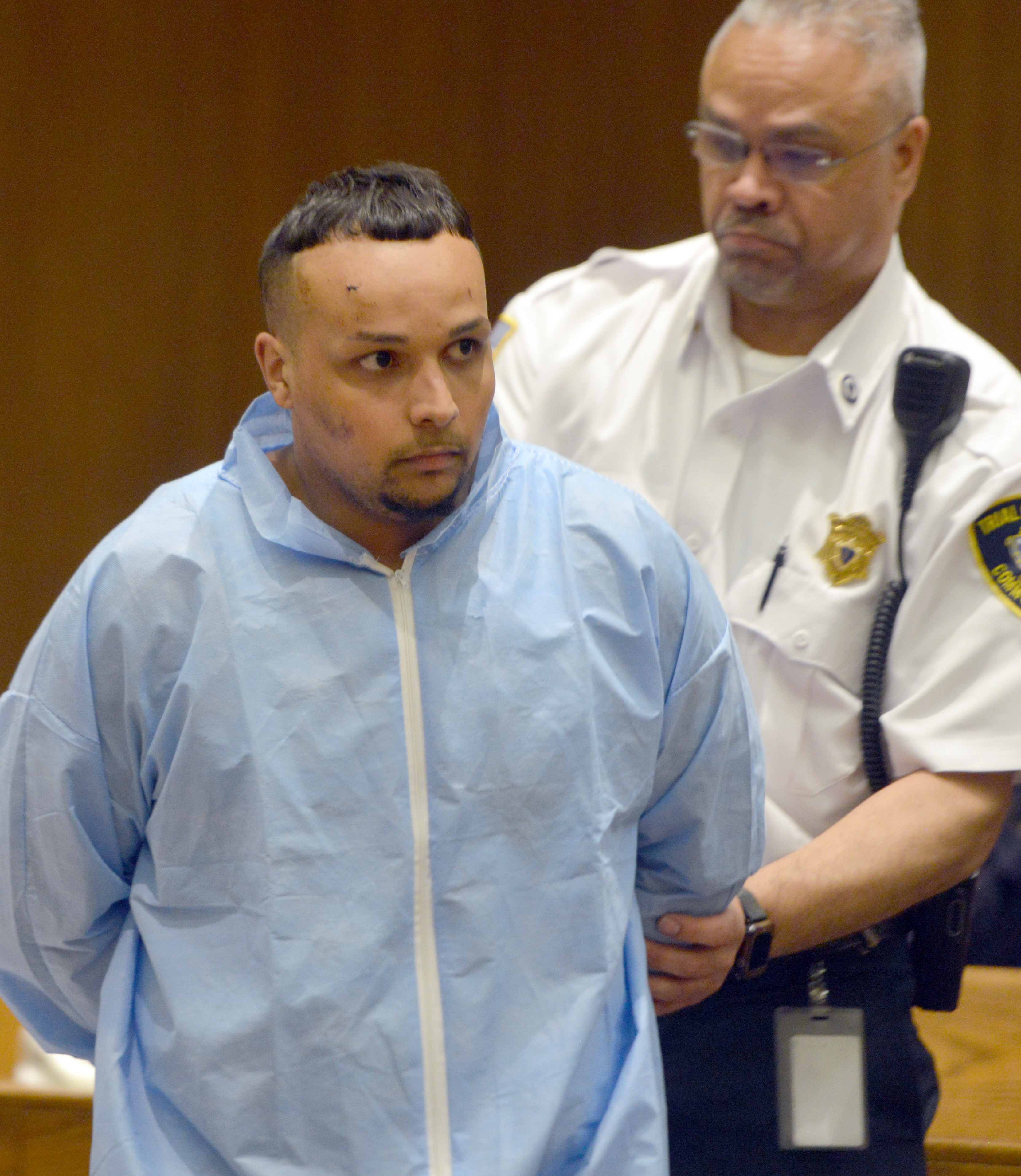 Springfield police officer shot, man arrested in altercation outside ...