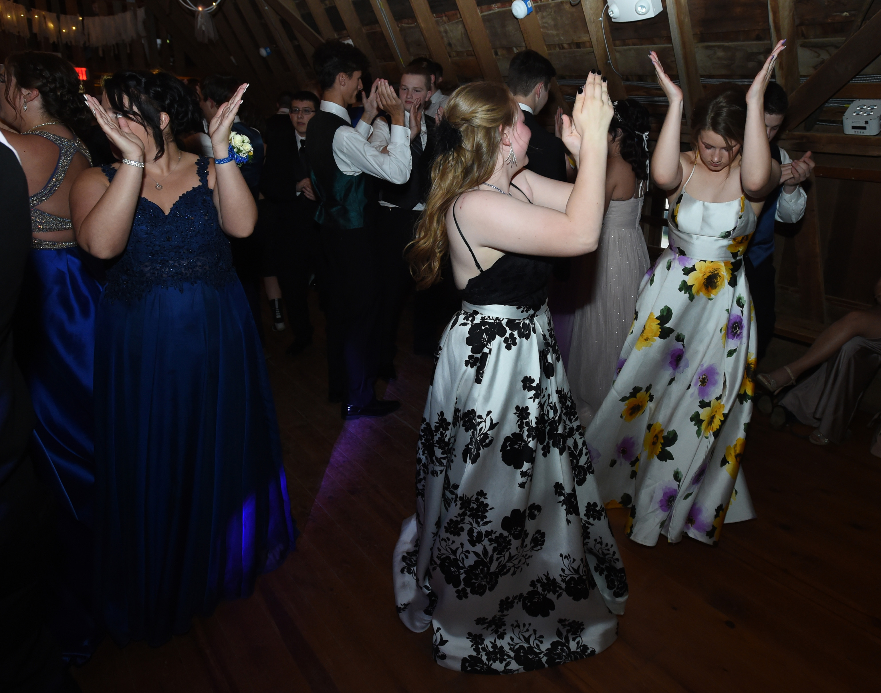 Stockbridge goes to prom at Hilltop Manor - mlive.com