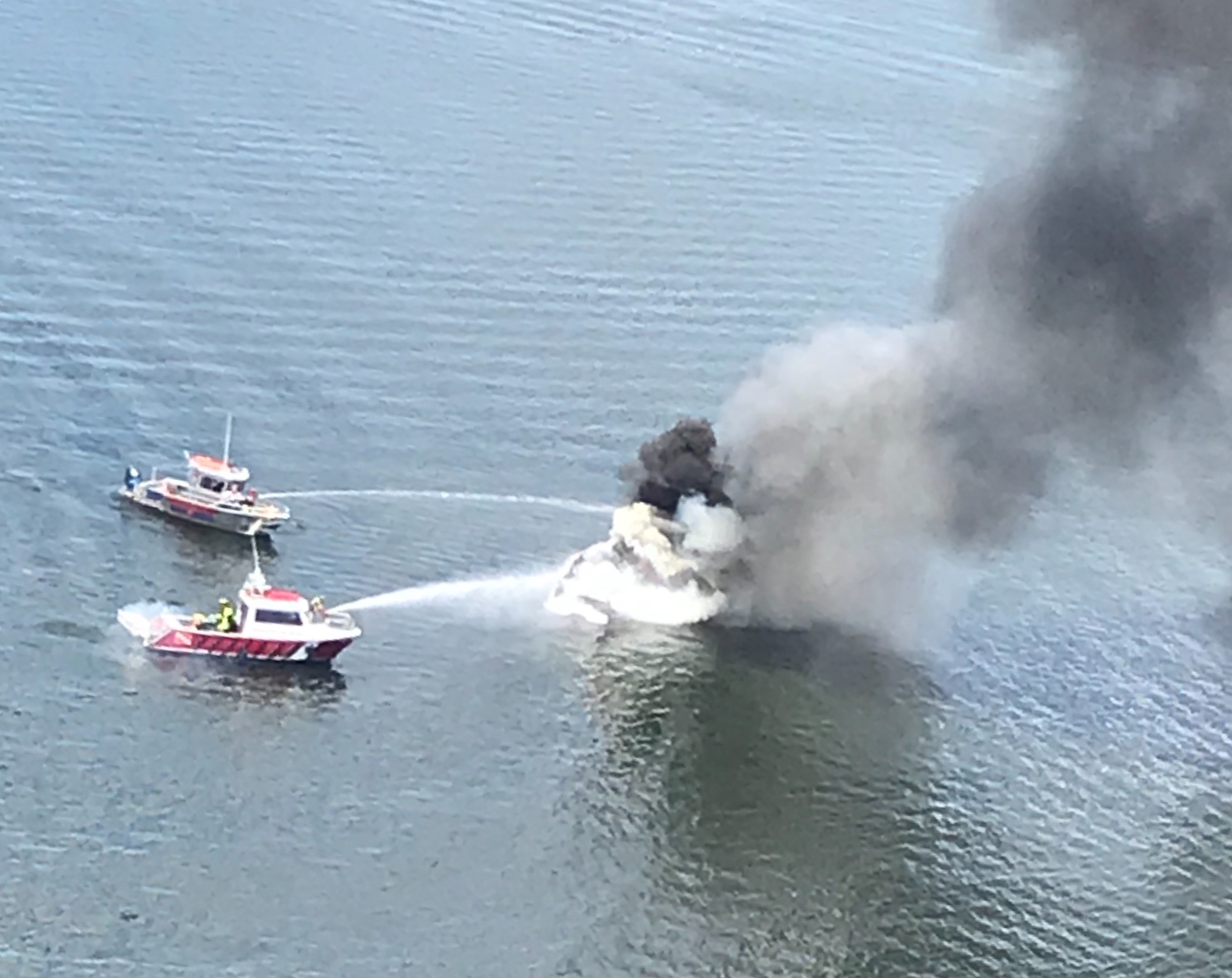 Flames engulf boat on Oneida Lake - syracuse.com