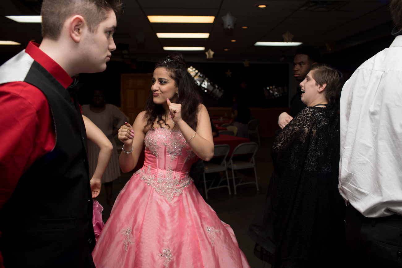 Michigan School for the Deaf celebrates Oscar-themed prom - mlive.com