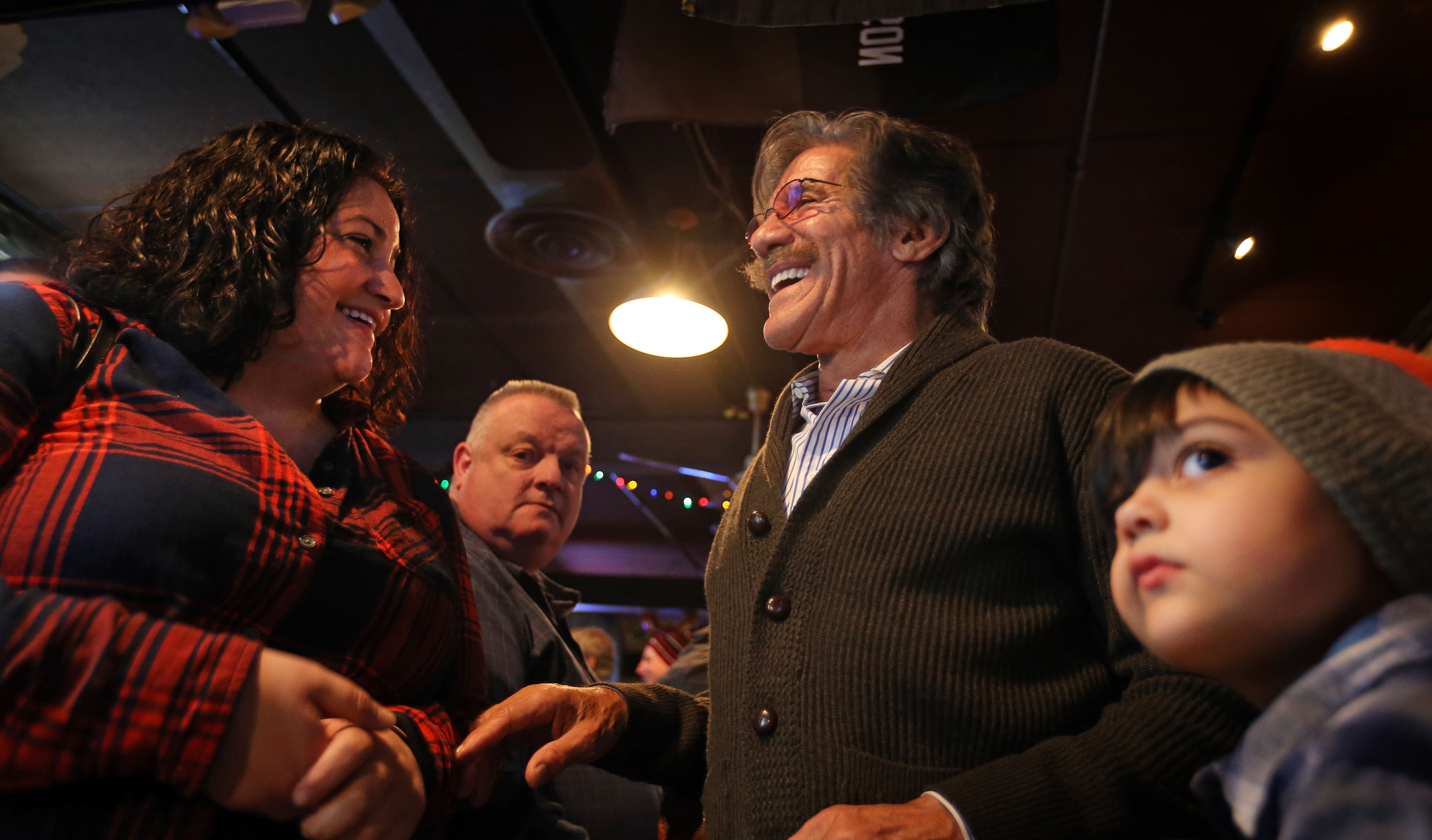 Geraldo Rivera buys drinks for furloughed government employees in ...