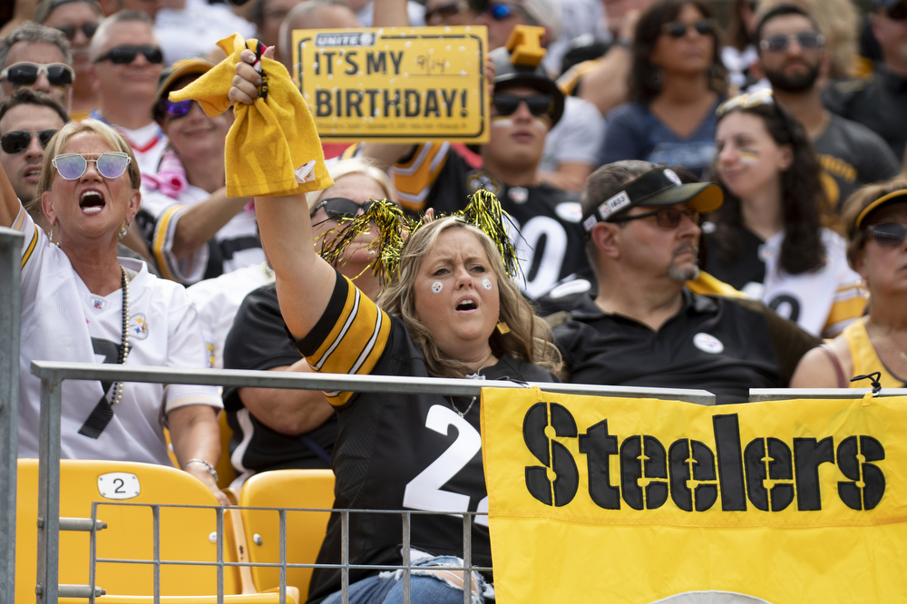 Faces in the Crowd at Seattle Seahawks vs. Pittsburgh Steelers ...