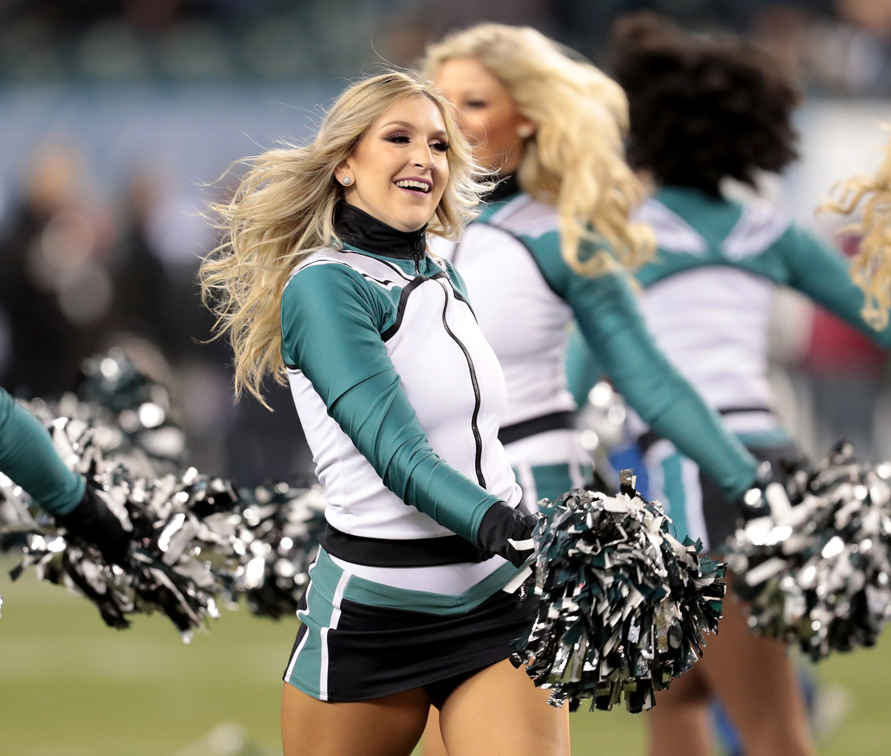 Eagles Cheerleaders perform during the game against the Redskins, Dec ...