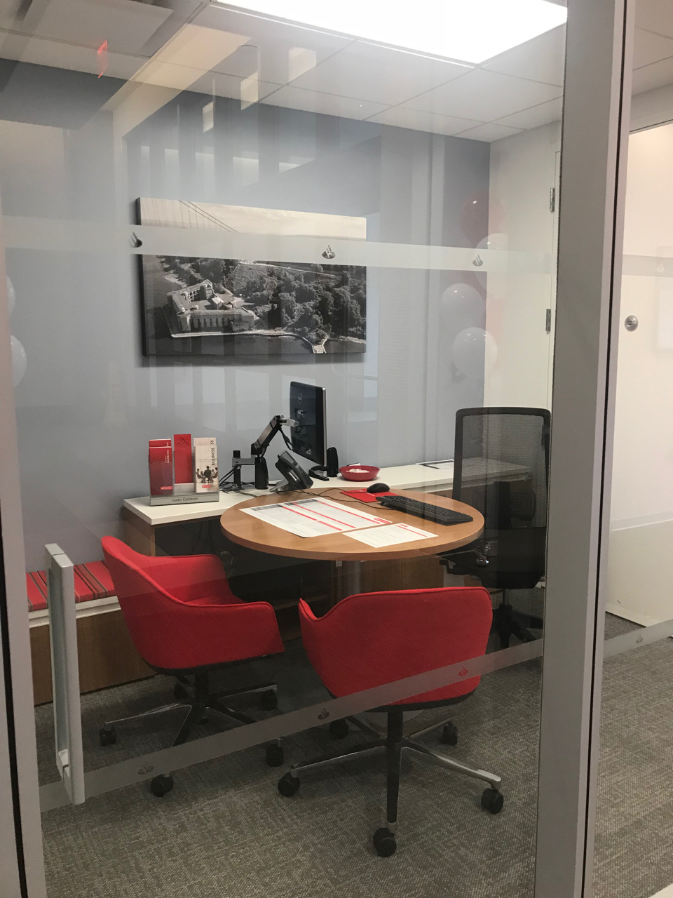 See inside Santander's redesign for its branches - silive.com