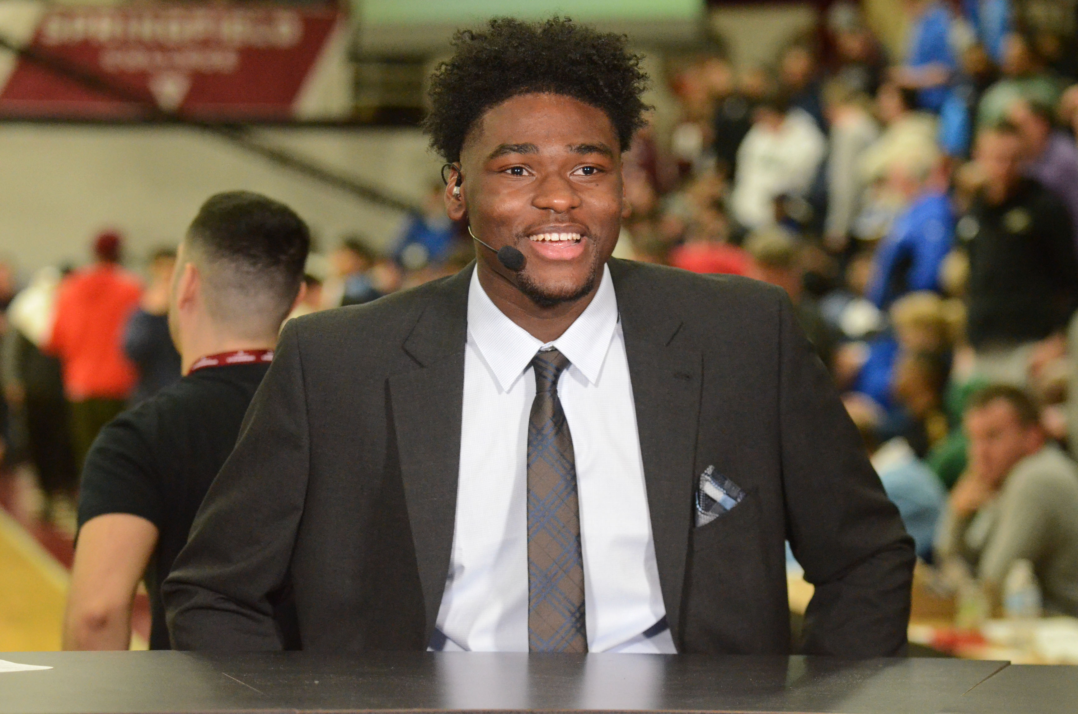 Isaiah Stewart announces commitment to Washington during 2019 Hoophall ...