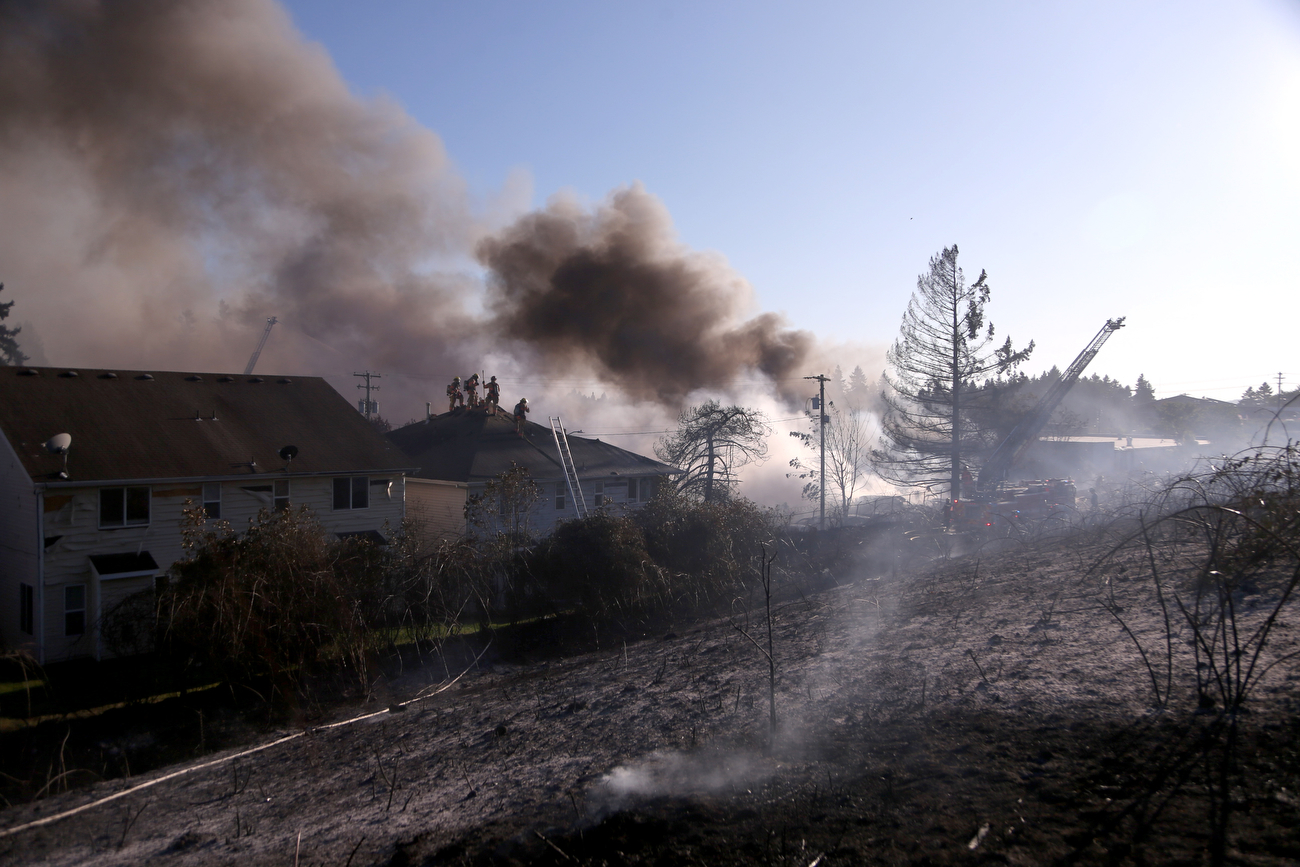 Fire spreads in Northeast Portland - oregonlive.com