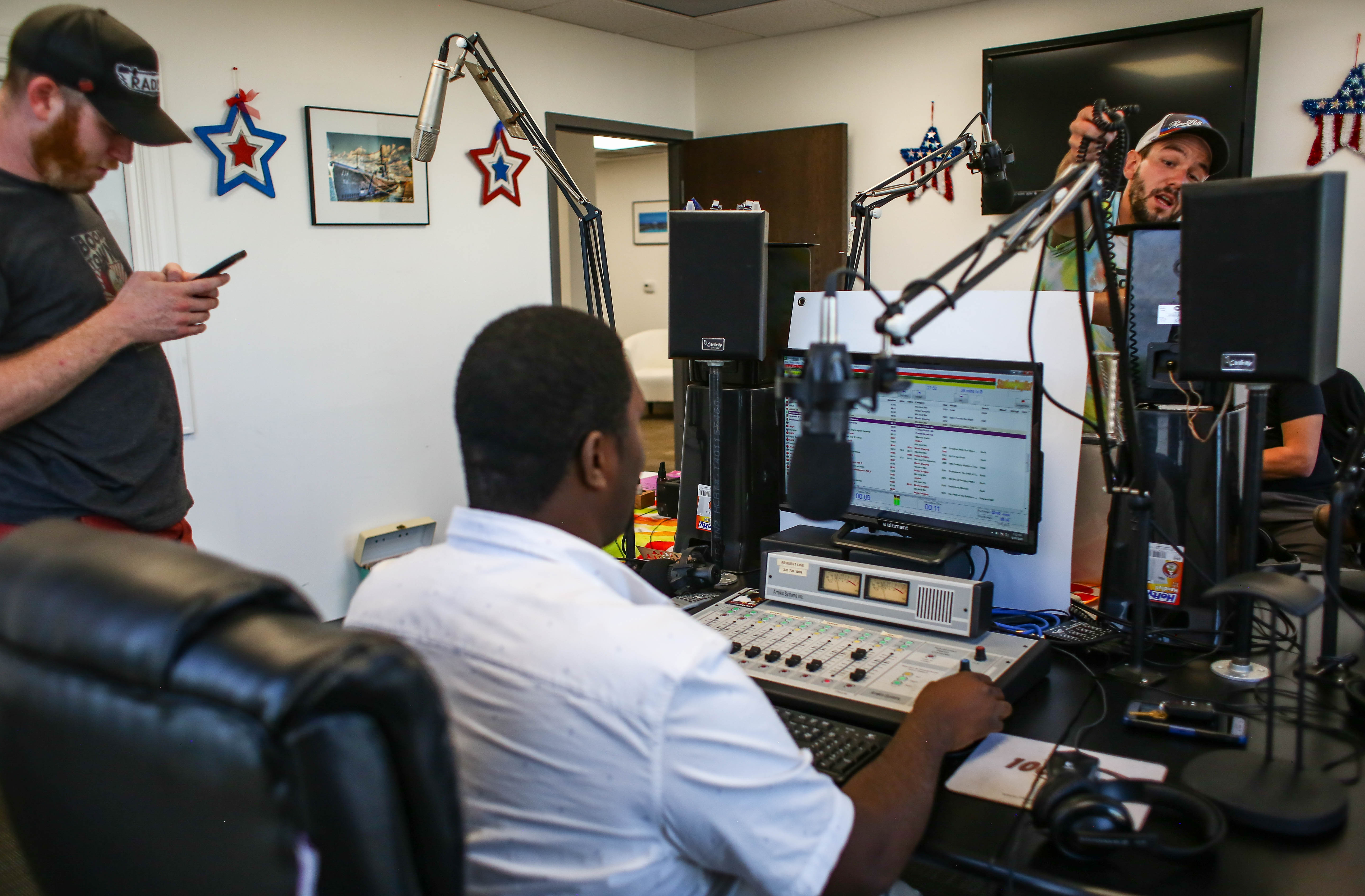 Radio show offers unique sound by playing only vinyl records - mlive.com