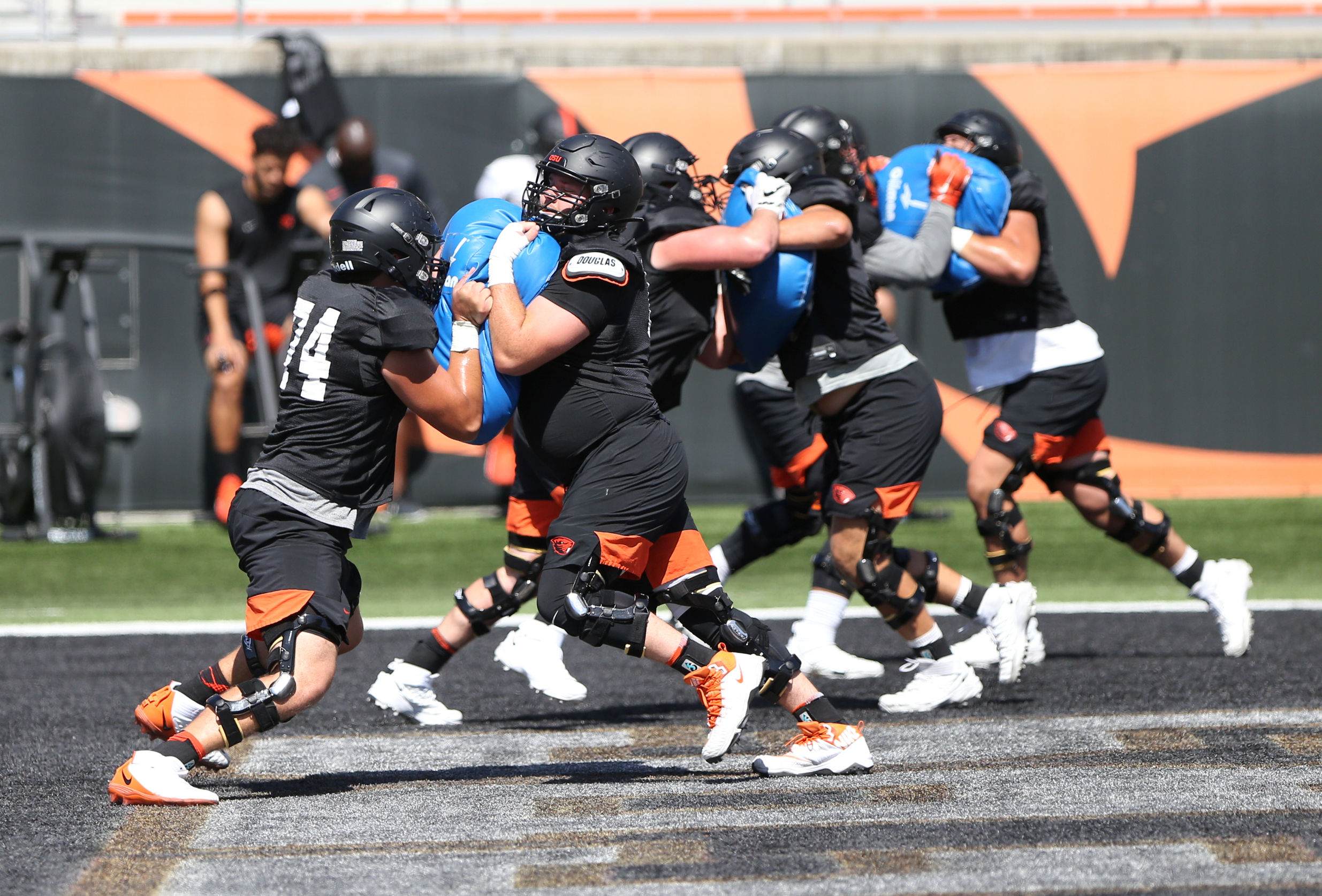 Oregon State defense dominates Friday practice on the eve of a big ...