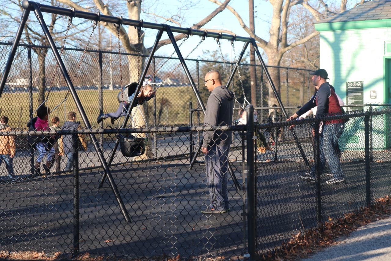 Staten Islanders visit local parks to enjoy spring-like weather ...