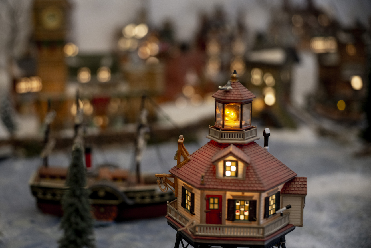 Plymouth woman builds enormous Dickensian model village display over ...
