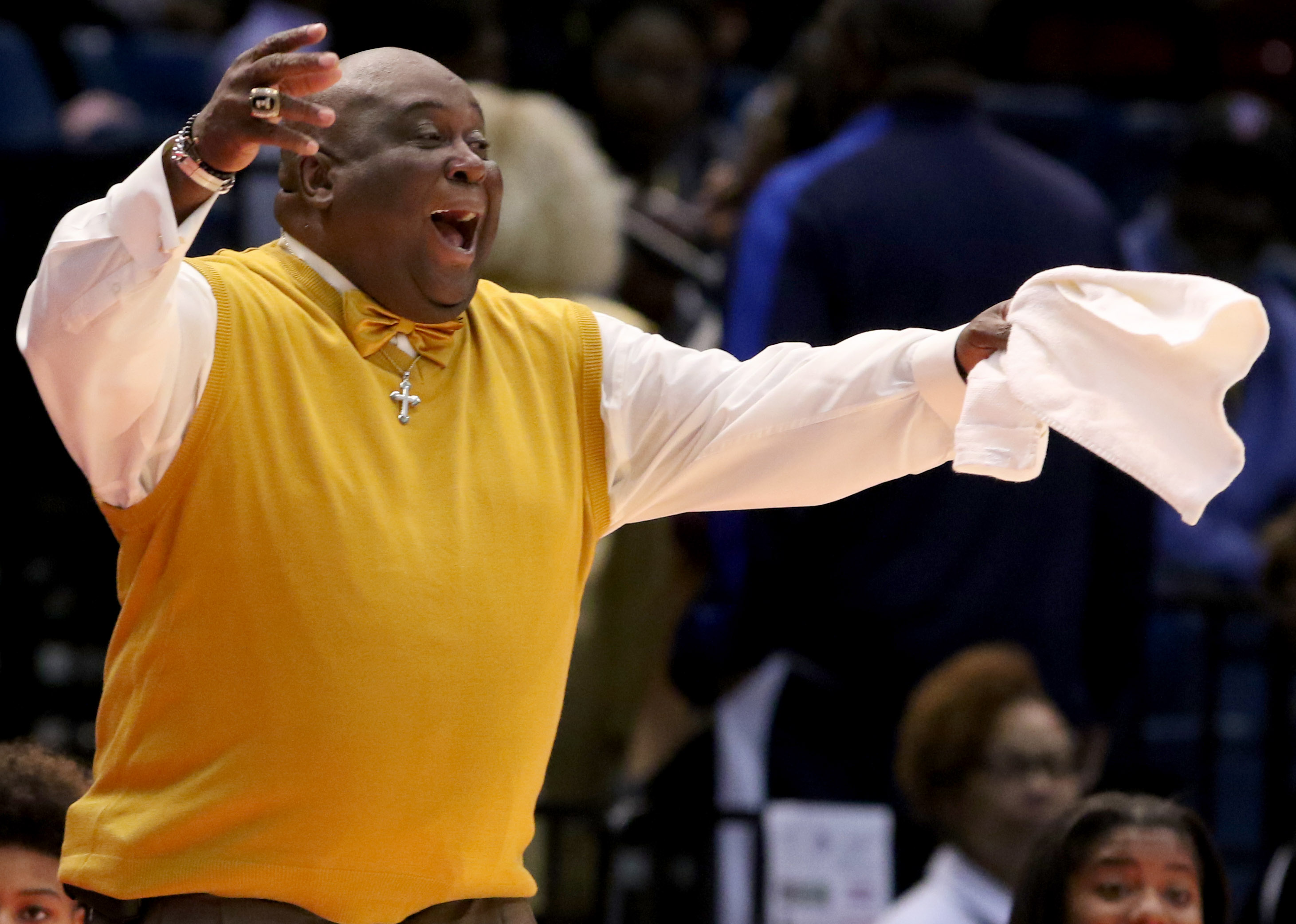 Wenonah coach Emanuel Bell - al.com