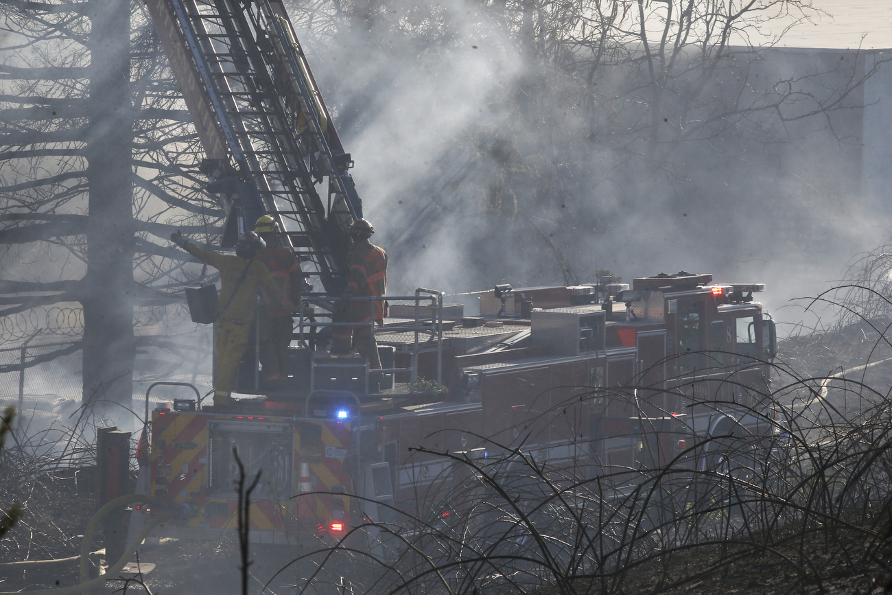 Fire spreads in Northeast Portland - oregonlive.com