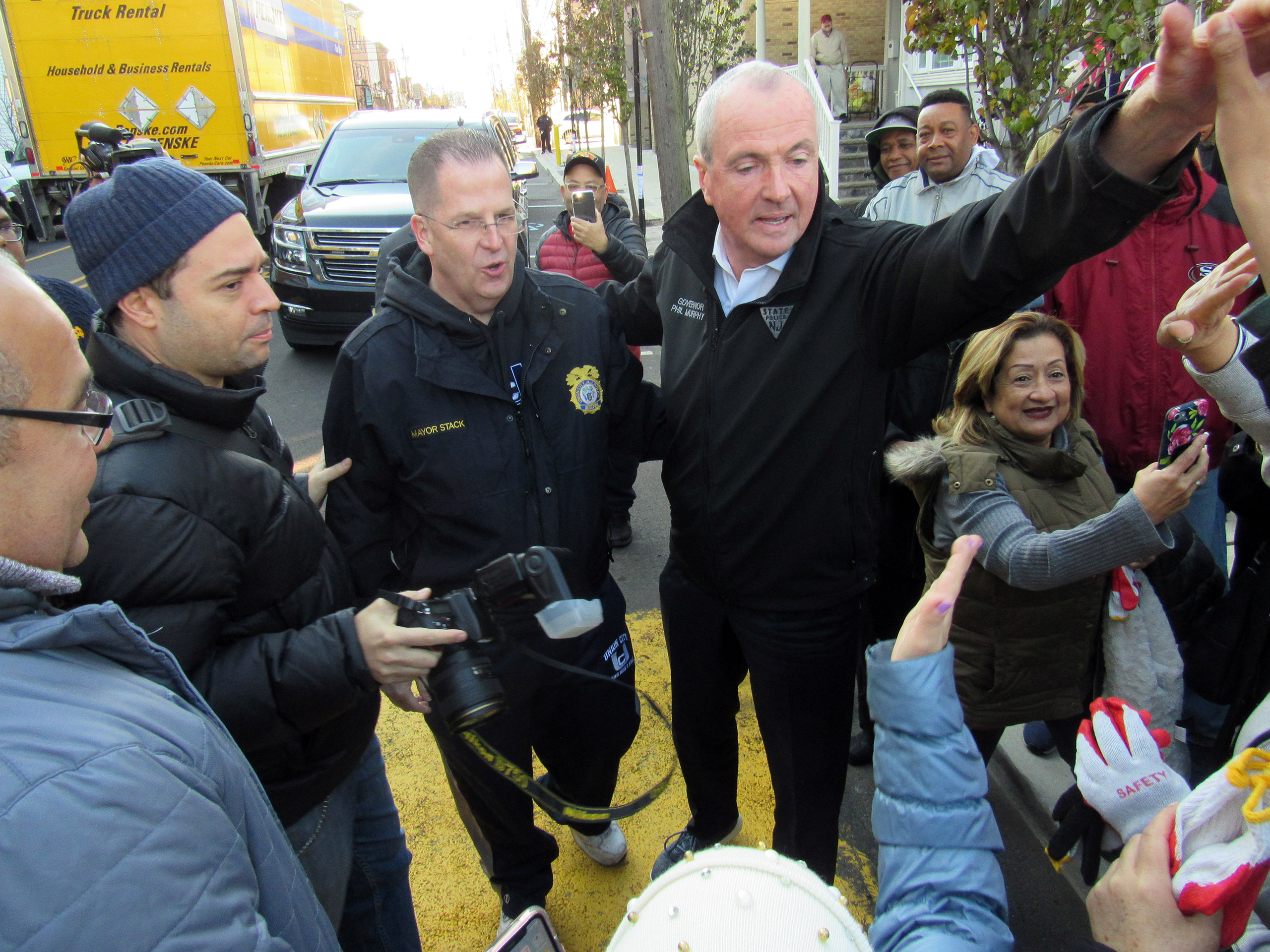 Union City mayor's civic association distributes more than 26,000 ...