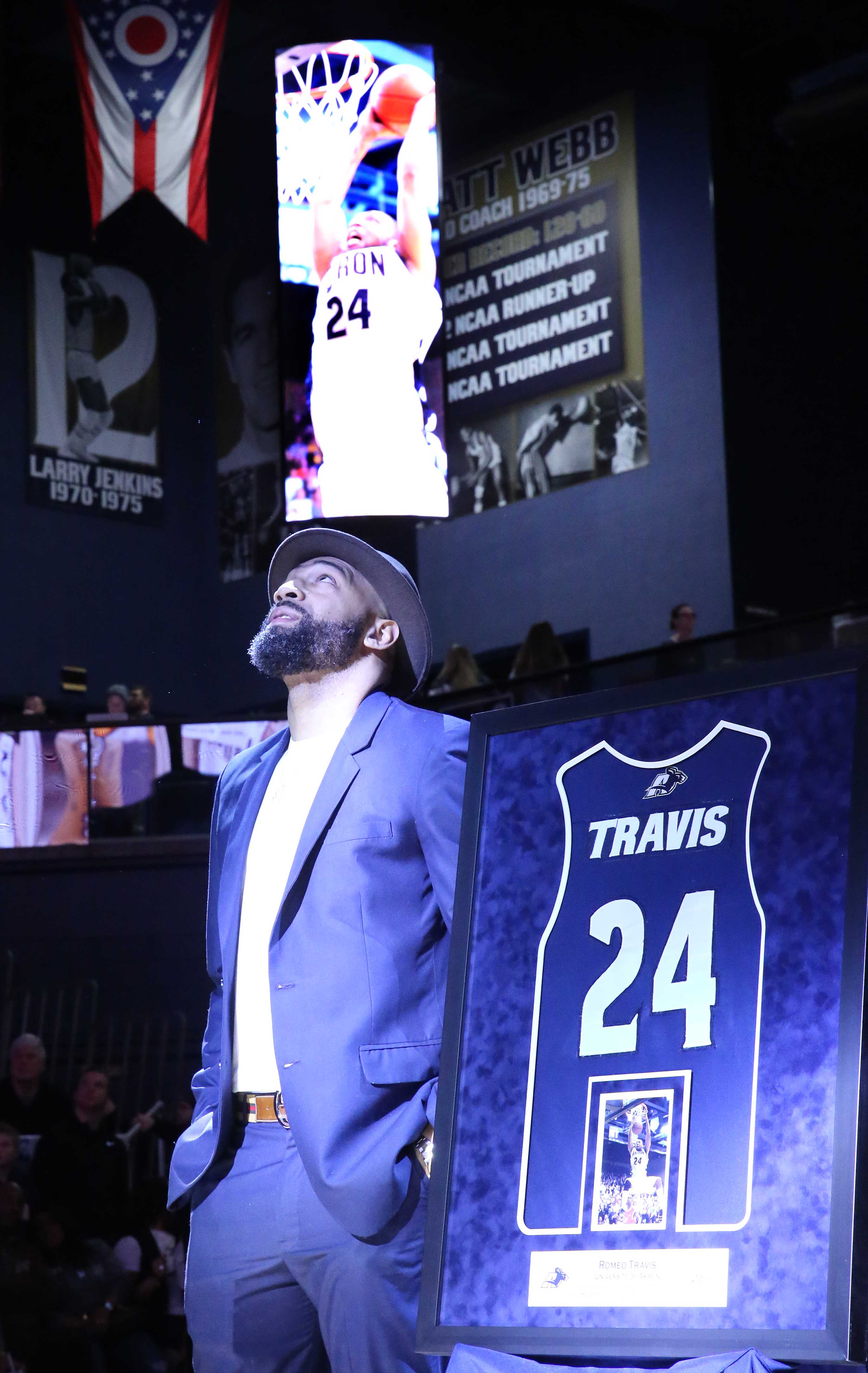 University of Akron basketball retires the jersey number of Romeo ...