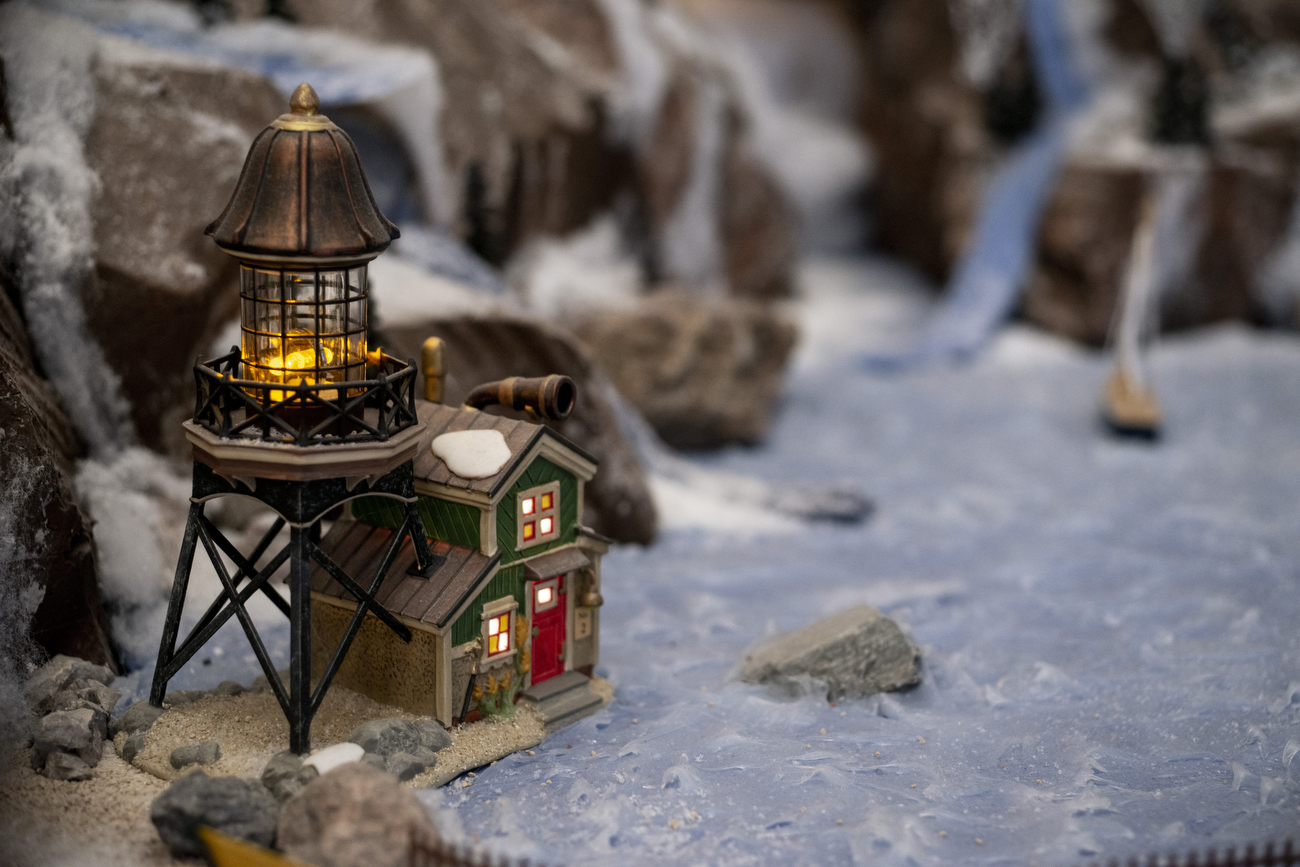 Plymouth woman builds enormous Dickensian model village display over ...