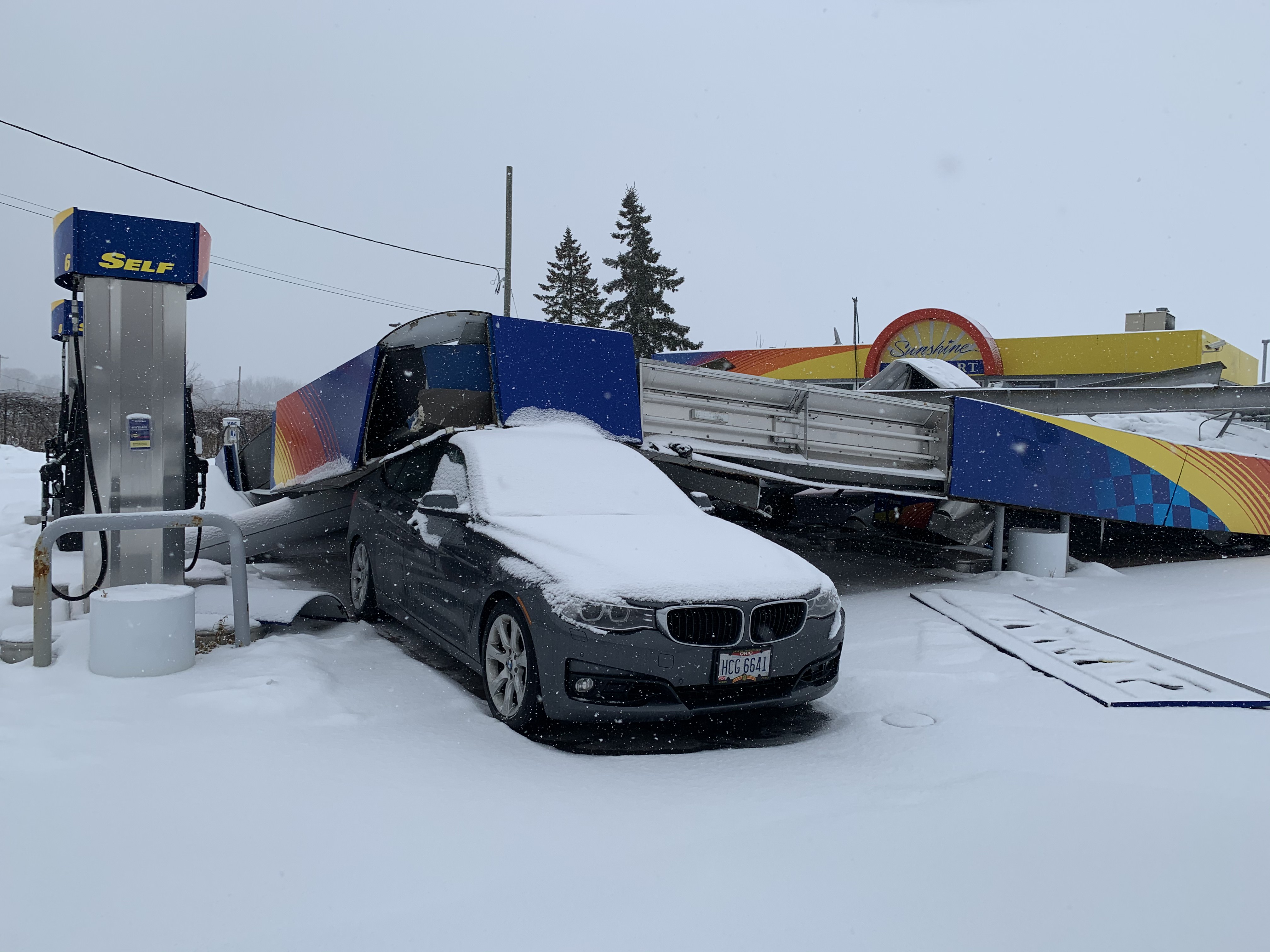 Canopy collapses at Cicero gas station - syracuse.com